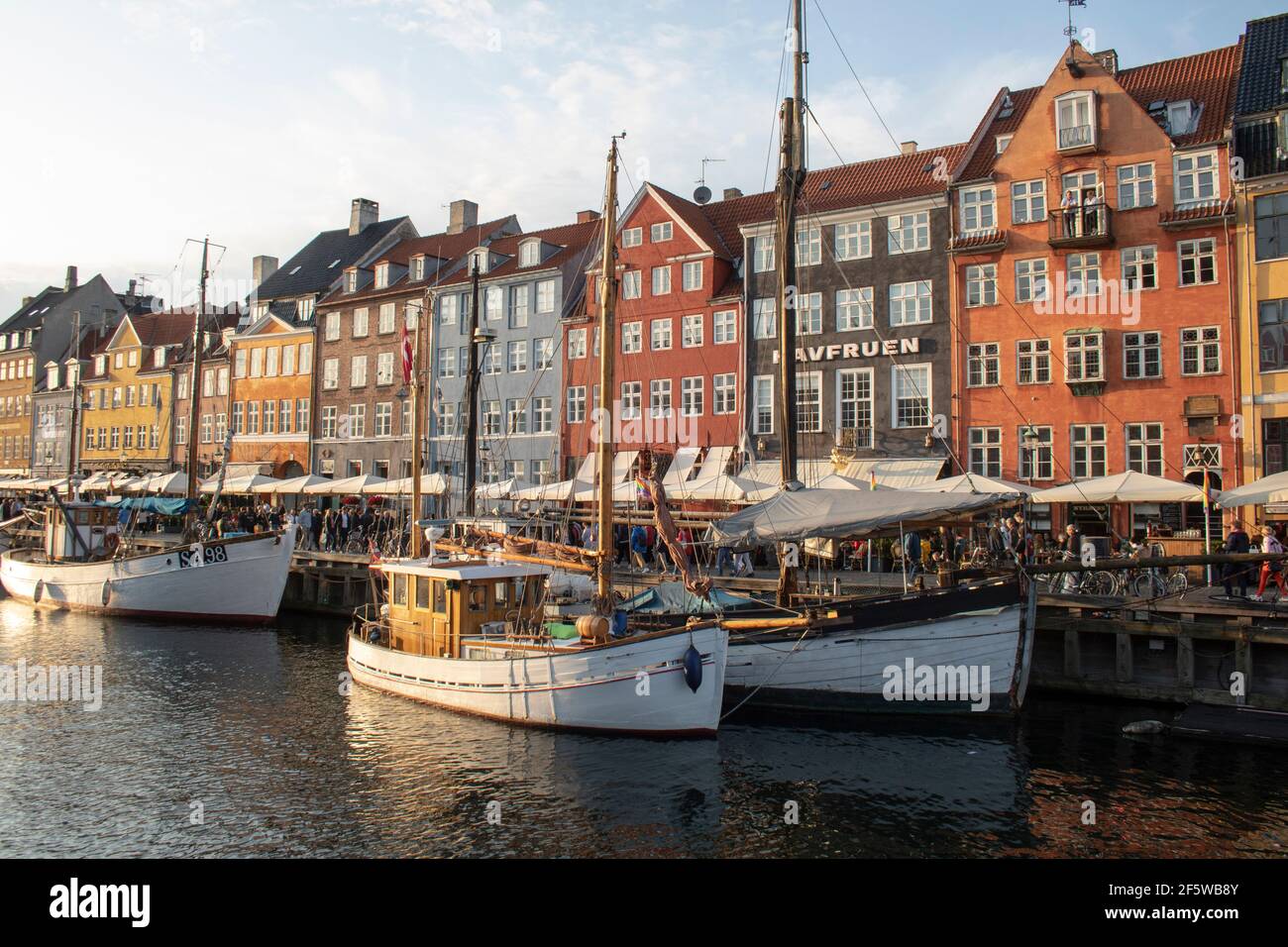 Nyhavn district hi-res stock photography and images - Alamy