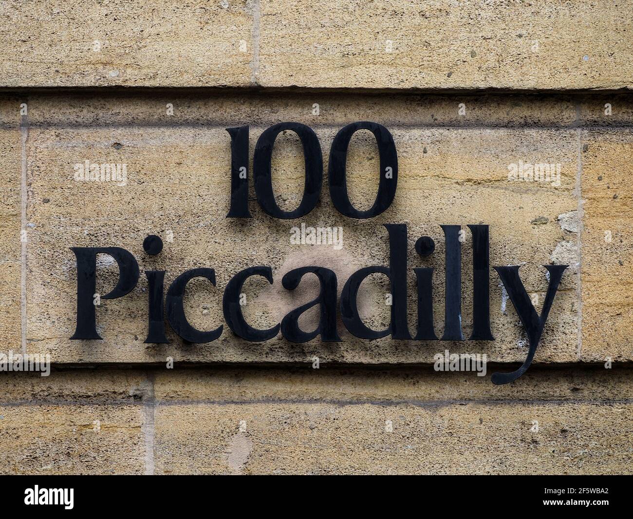 100 piccadilly hi-res stock photography and images - Alamy