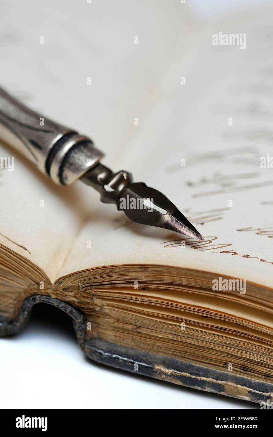 Old book and pen nib hi-res stock photography and images - Alamy