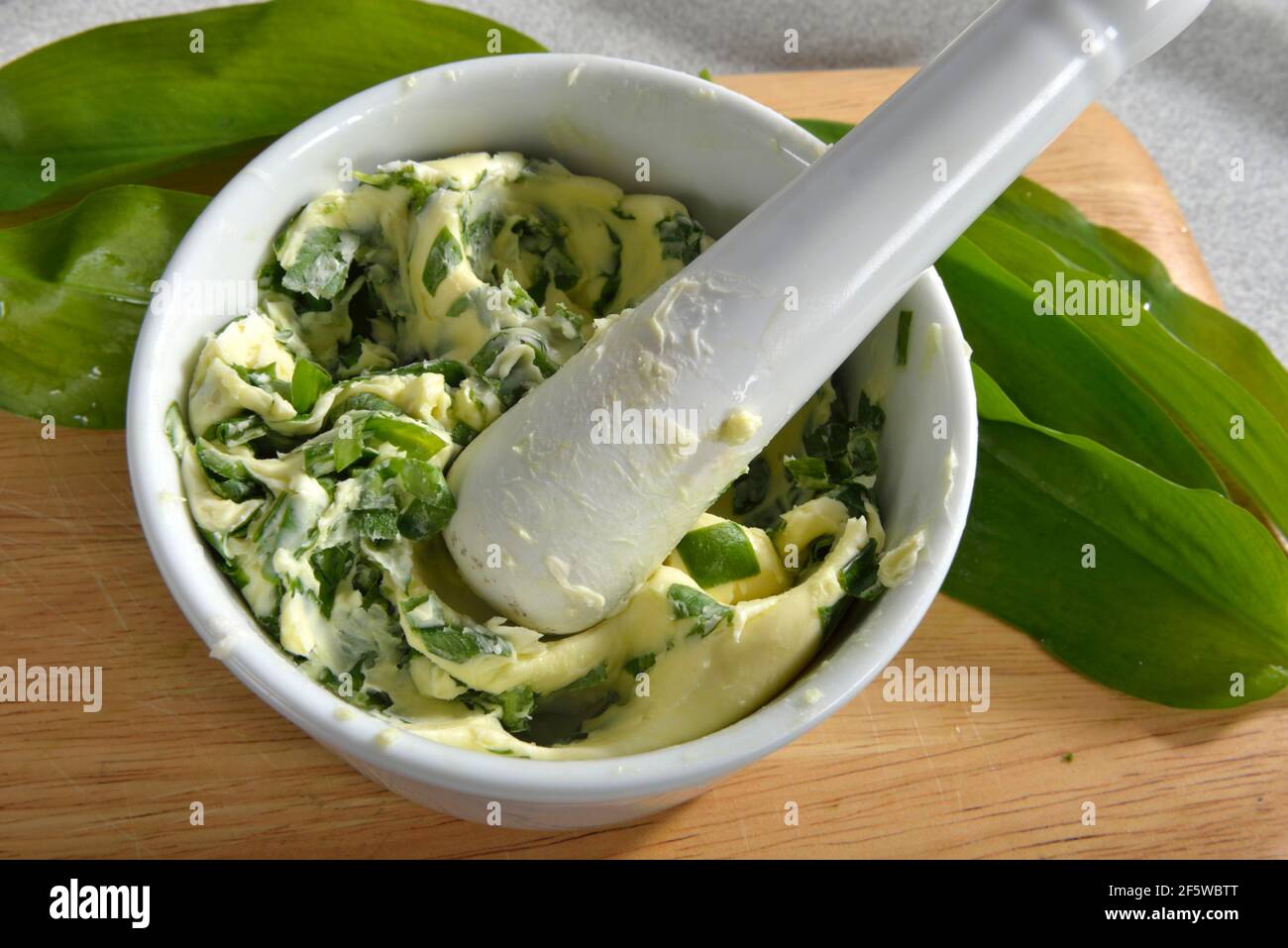 Making wild garlic butter (Allium ursinum), wild garlic butter, mortar ...