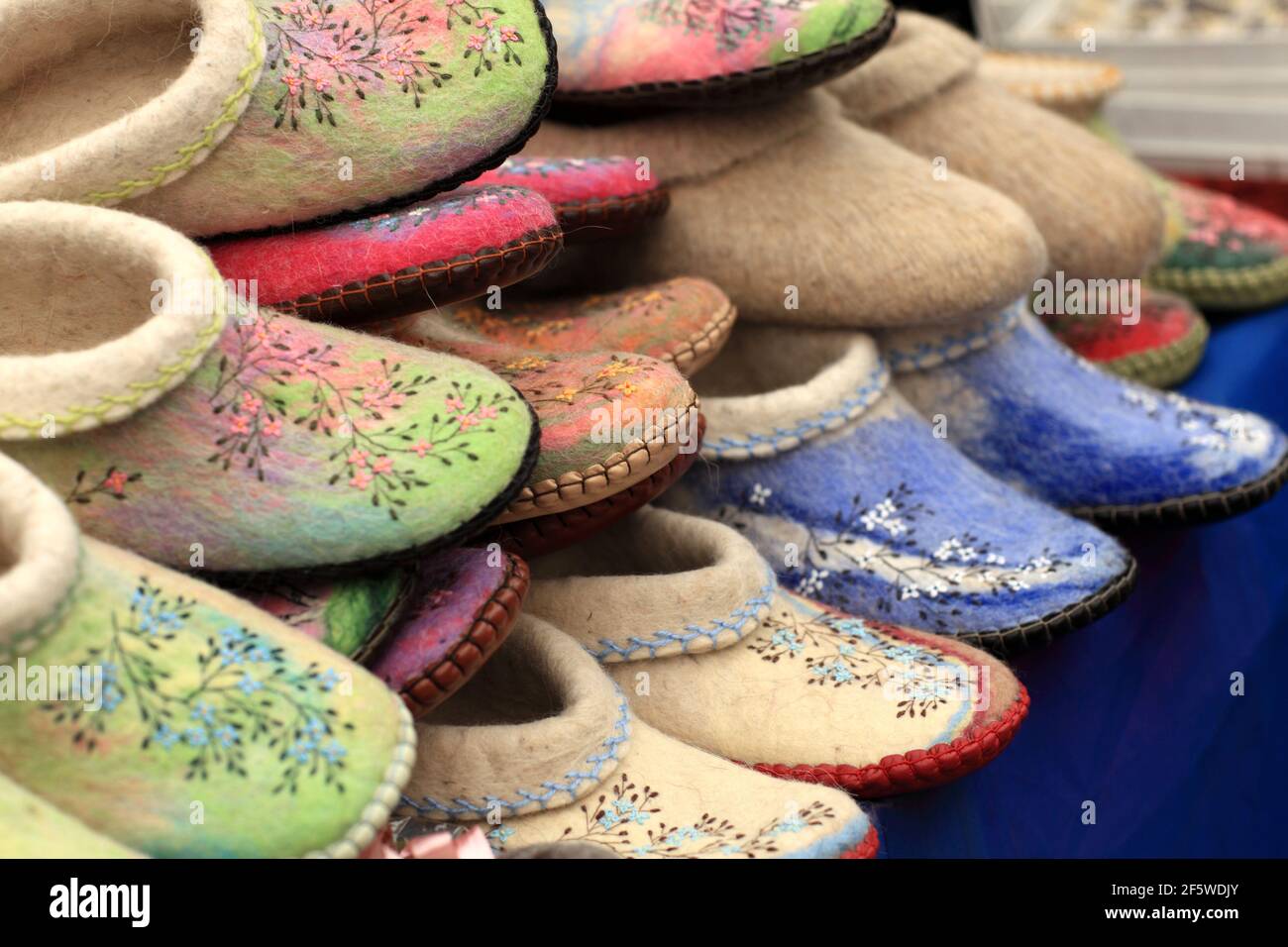 Knitting wool in market stall hi-res stock photography and images - Alamy