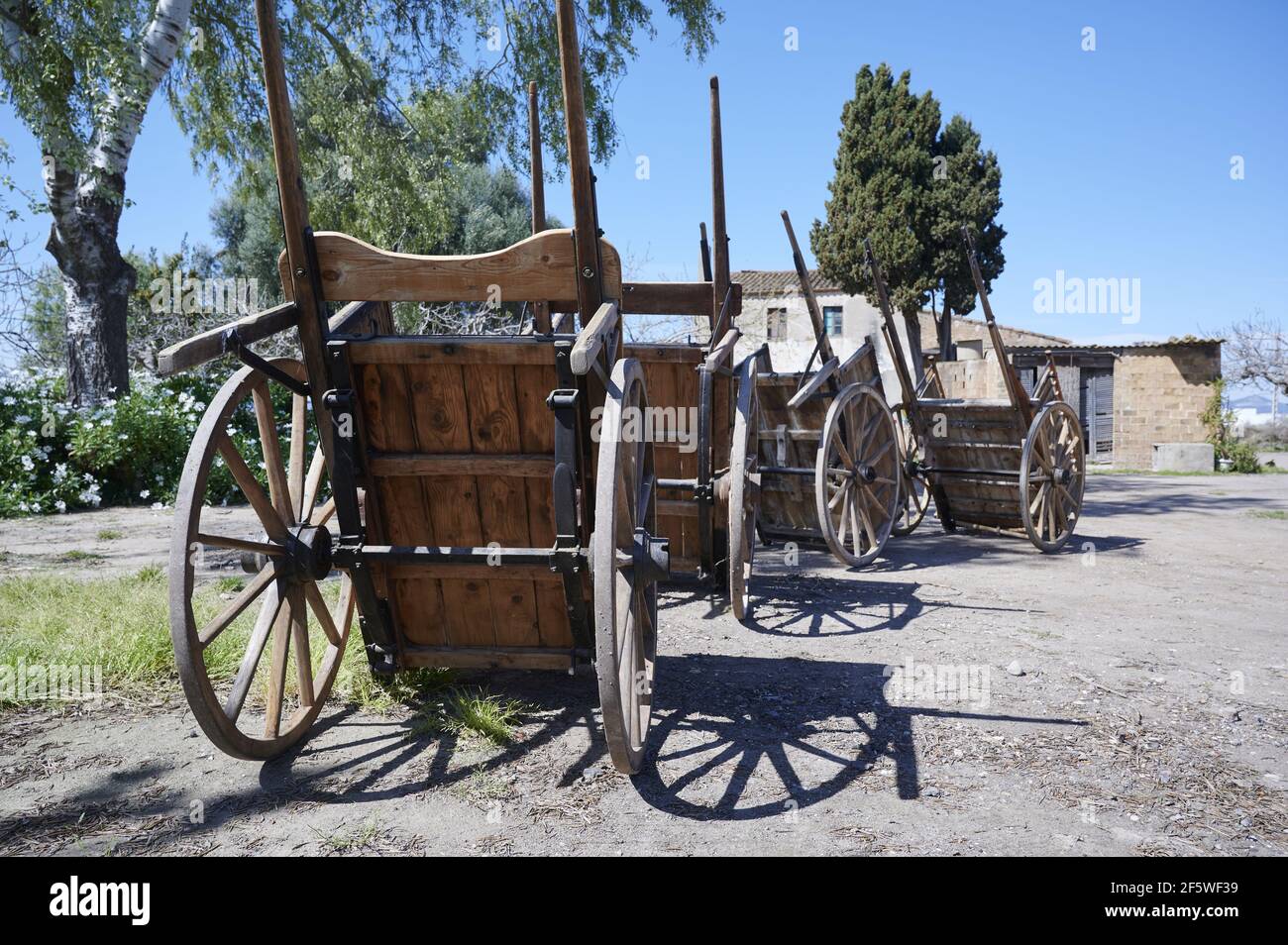 Hay carts hi-res stock photography and images - Alamy