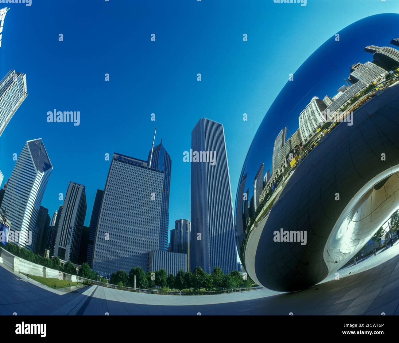 2004 HISTORICAL REFLECTIONS IN CLOUD GATE SCULPTURE (©ANISH KAPOOR 2004 ...