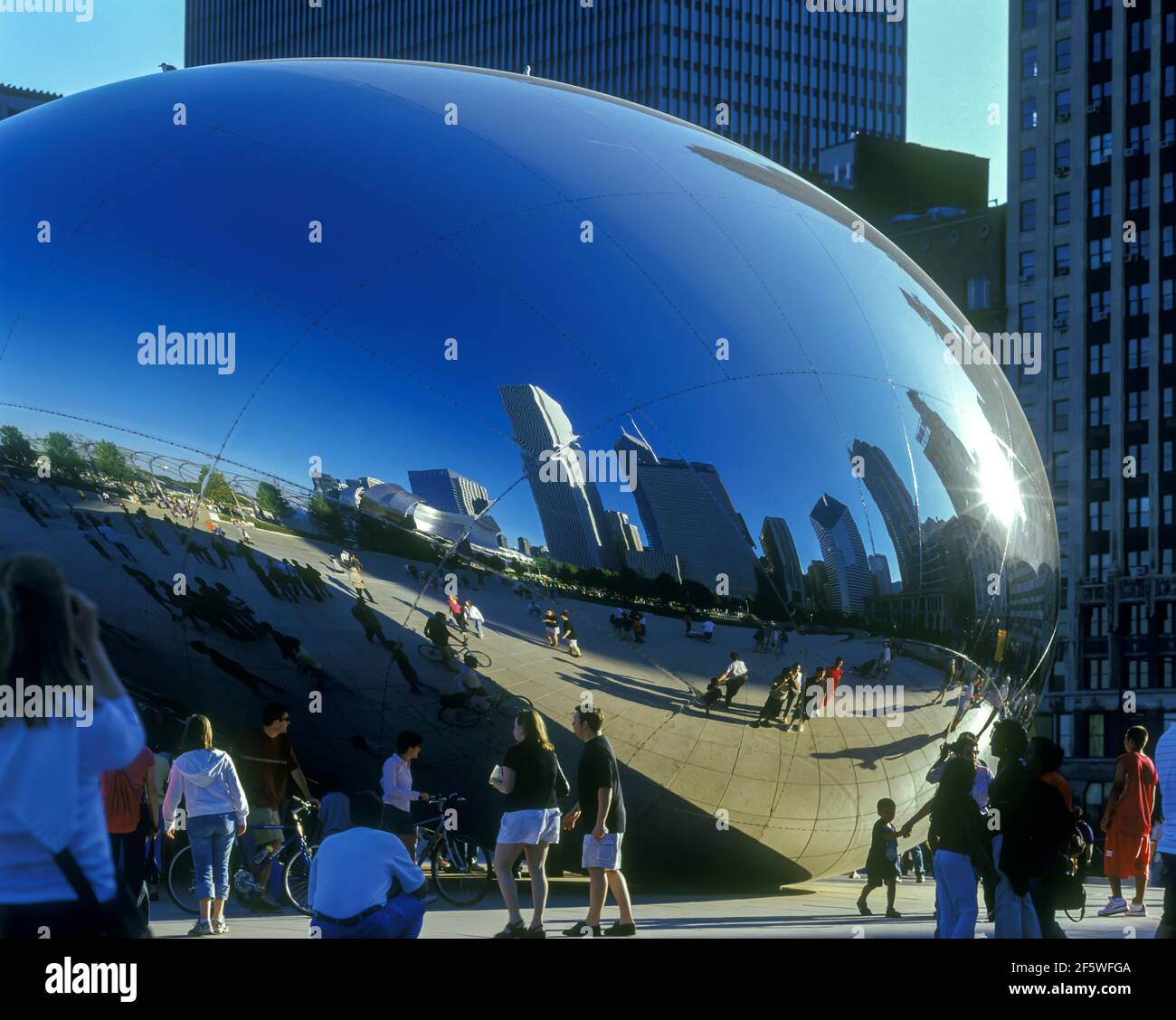 2004 HISTORICAL REFLECTIONS CLOUD GATE SCULPTURE (©ANISH KAPOOR 2004 ...