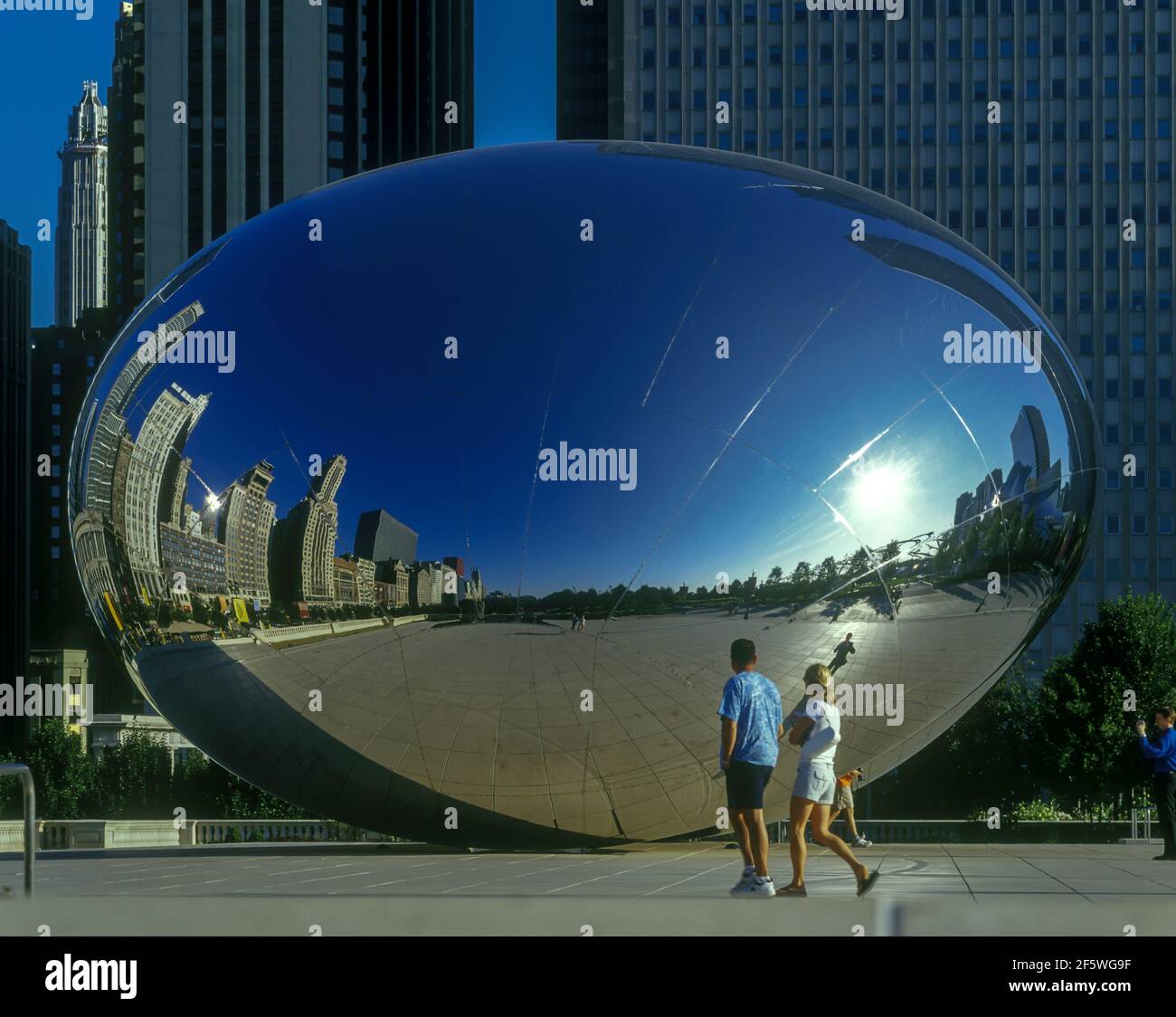 2004 HISTORICAL REFLECTIONS CLOUD GATE SCULPTURE (©ANISH KAPOOR 2004 ...
