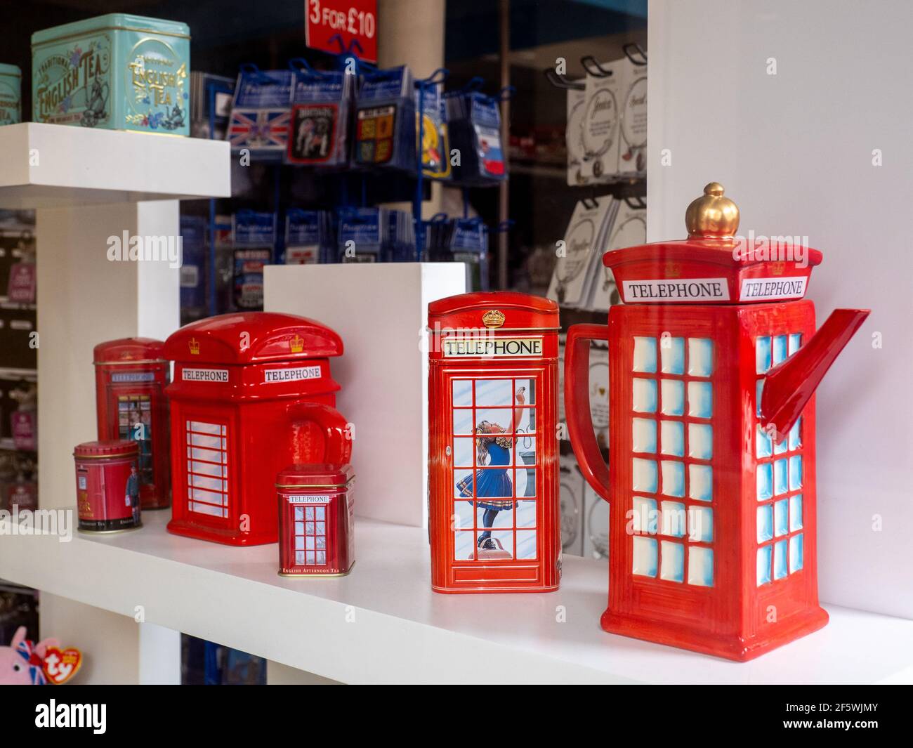 Red telephone box souvenirs for sale in Oxford Stock Photo - Alamy