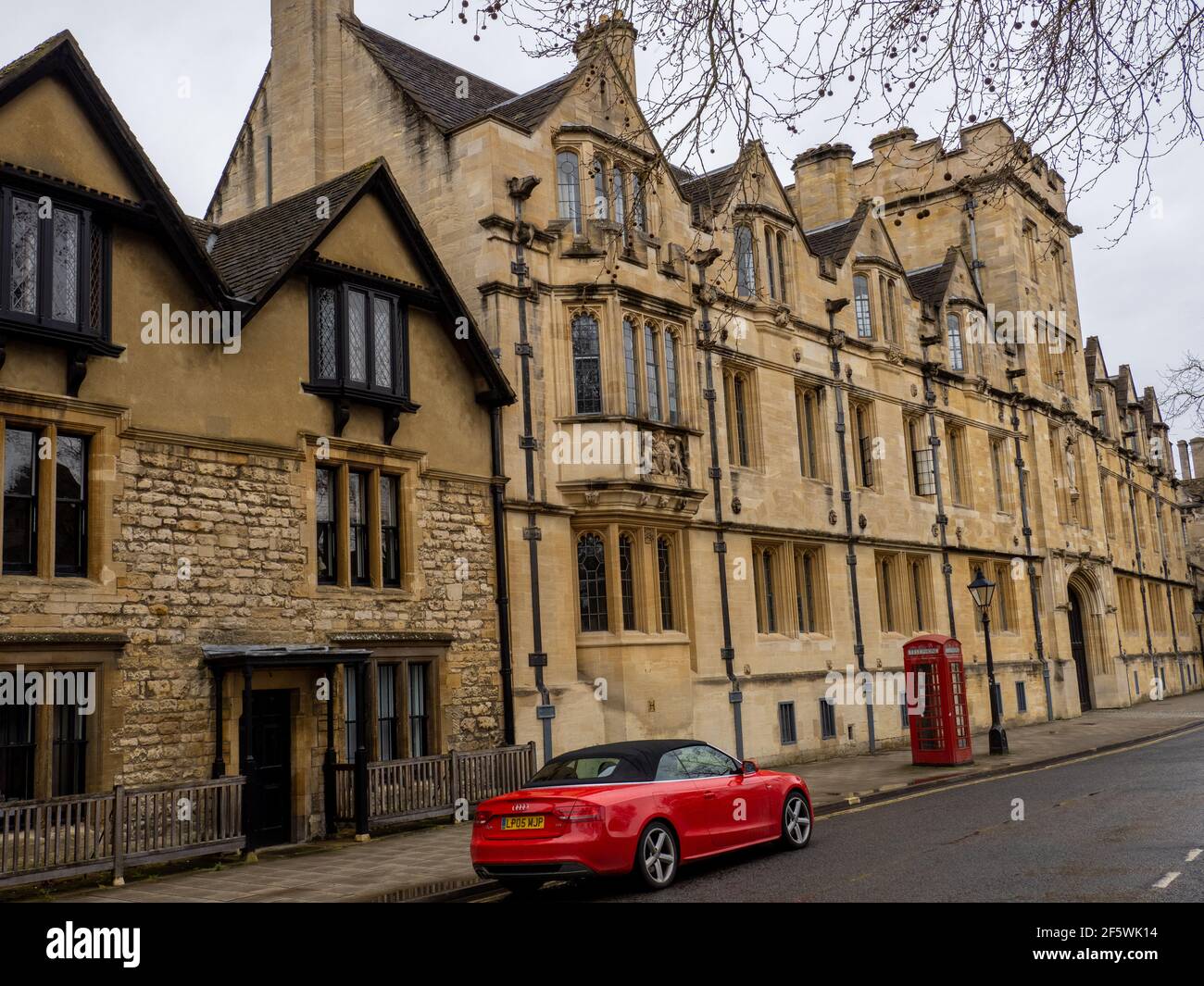 British red telephone box oxford hi-res stock photography and images ...