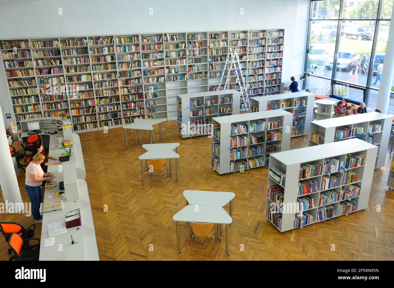 Children reading library table hi-res stock photography and images - Alamy