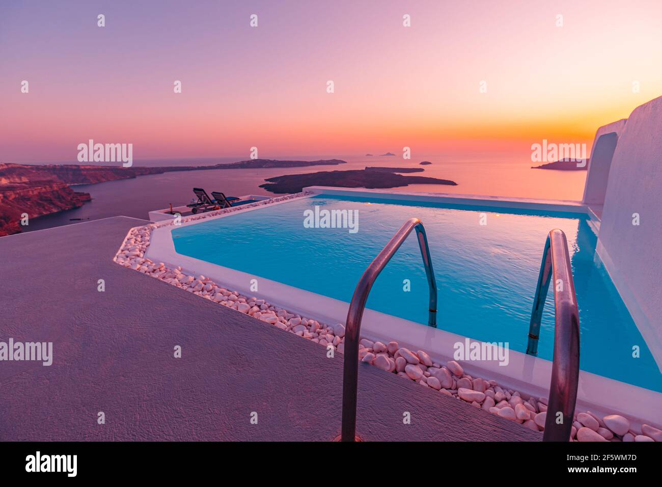 Infinity pool on rooftop hi-res stock photography and images - Alamy