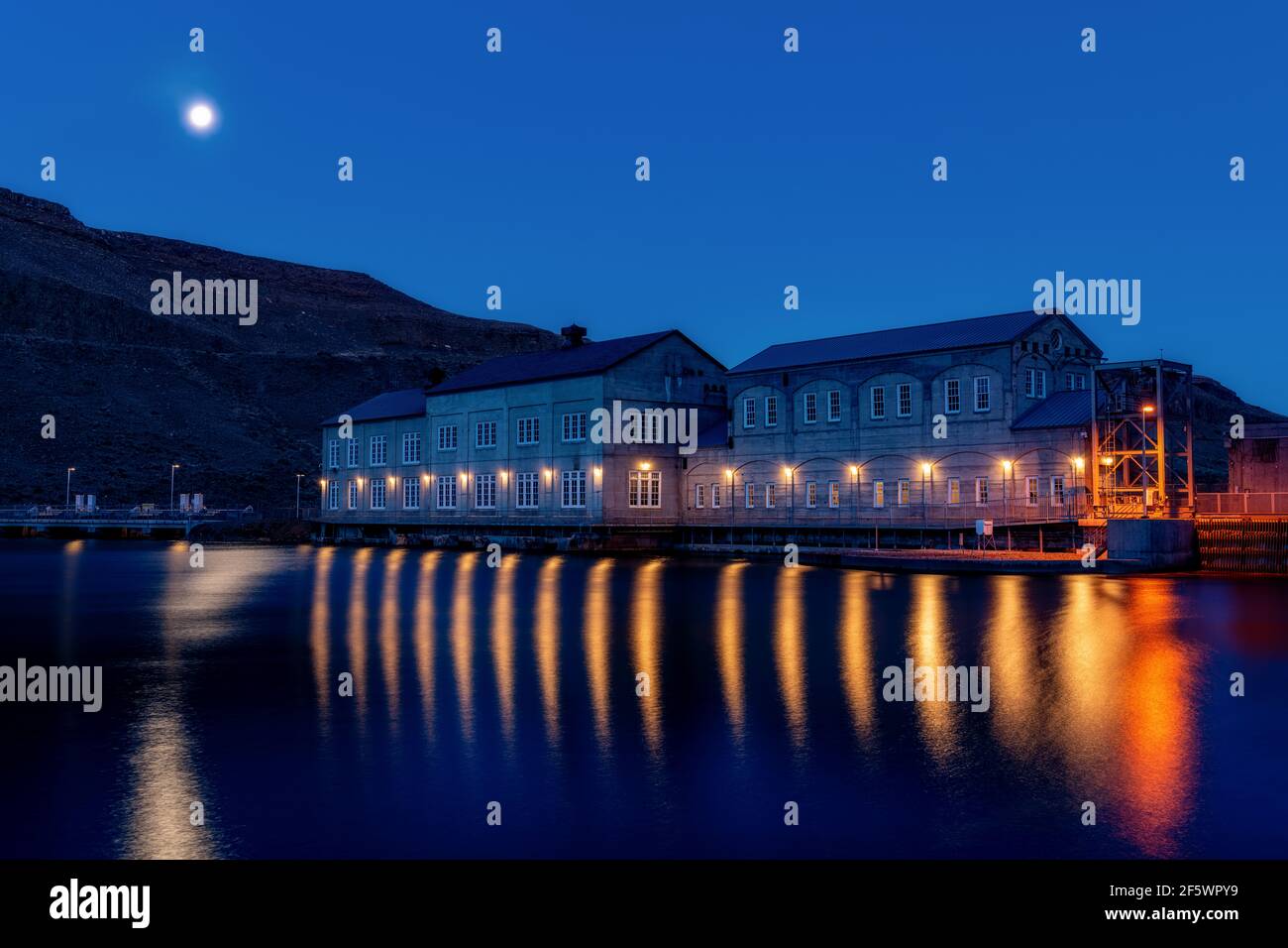 Full moon shines above an Idaho Dam on the Snake River Stock Photo - Alamy