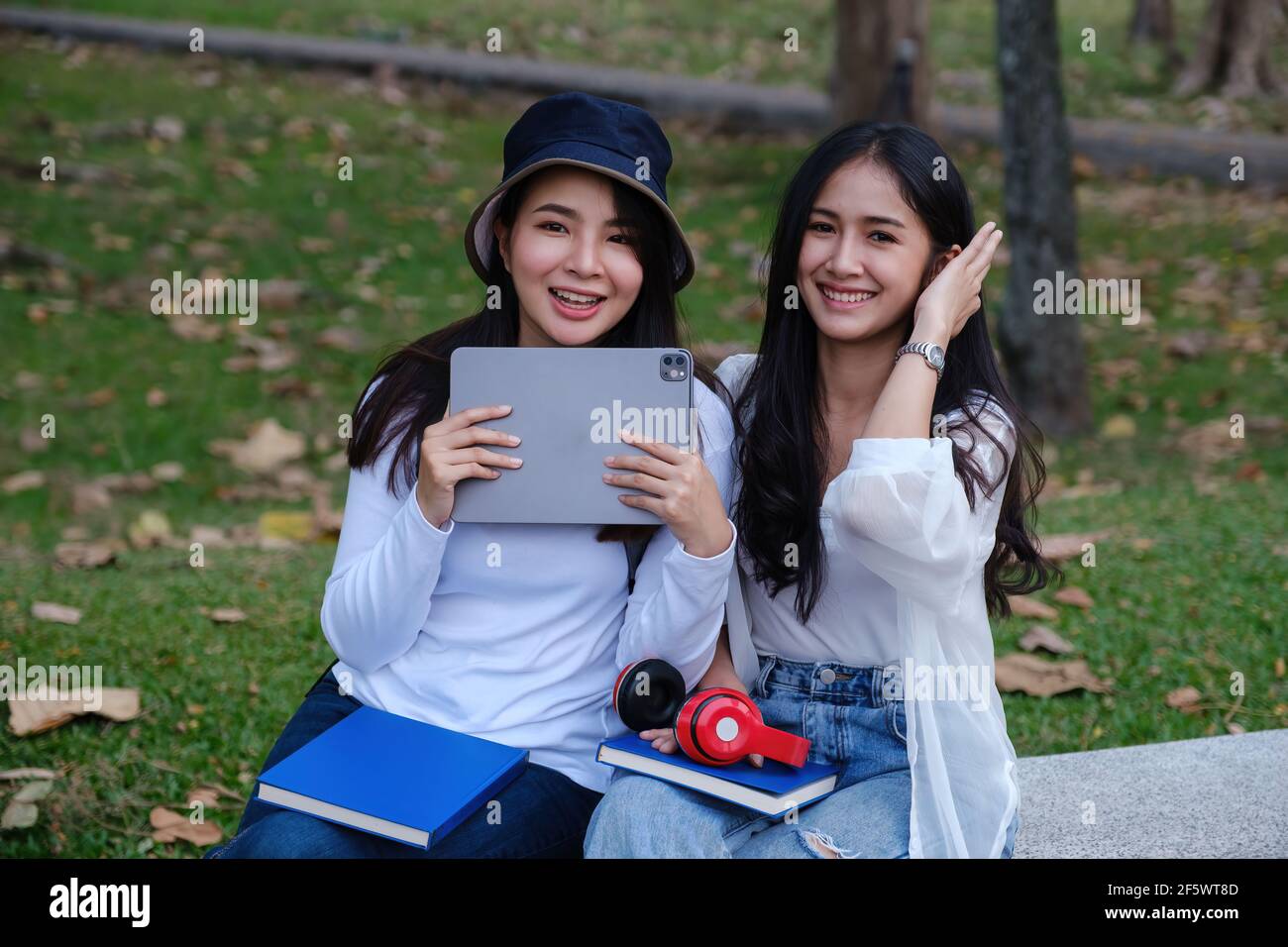 Communication study hi-res stock photography and images - Alamy