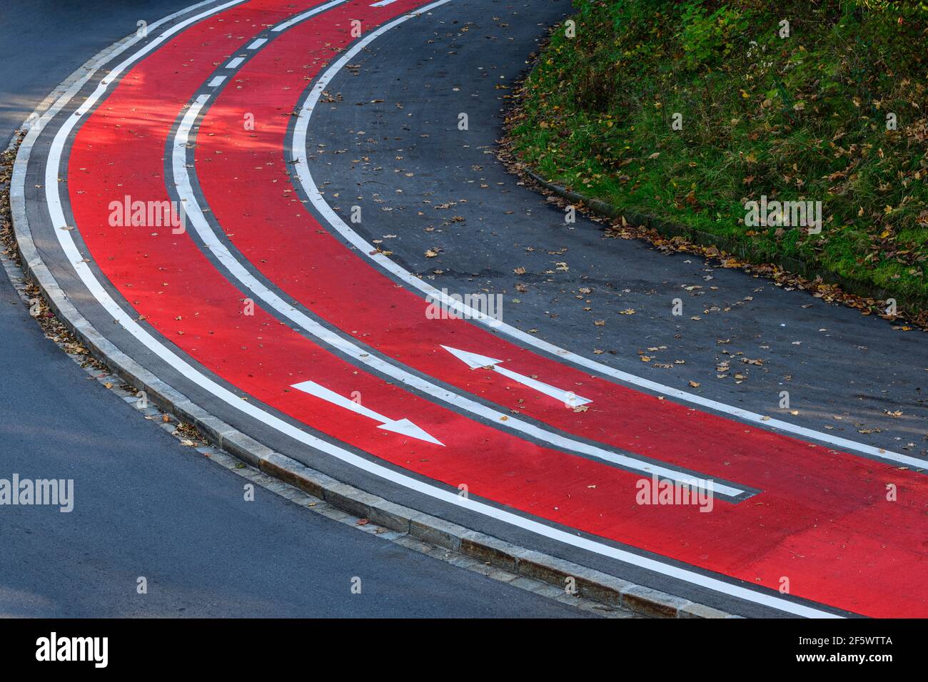 Inner-city bicycle road with two directional lanes Stock Photo - Alamy