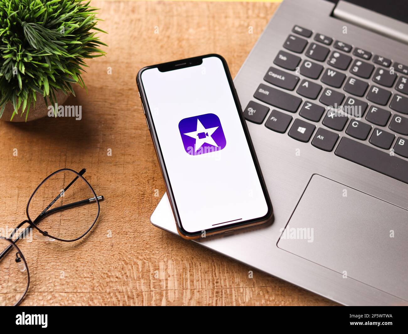 Imovie symbol hi-res stock photography and images - Alamy