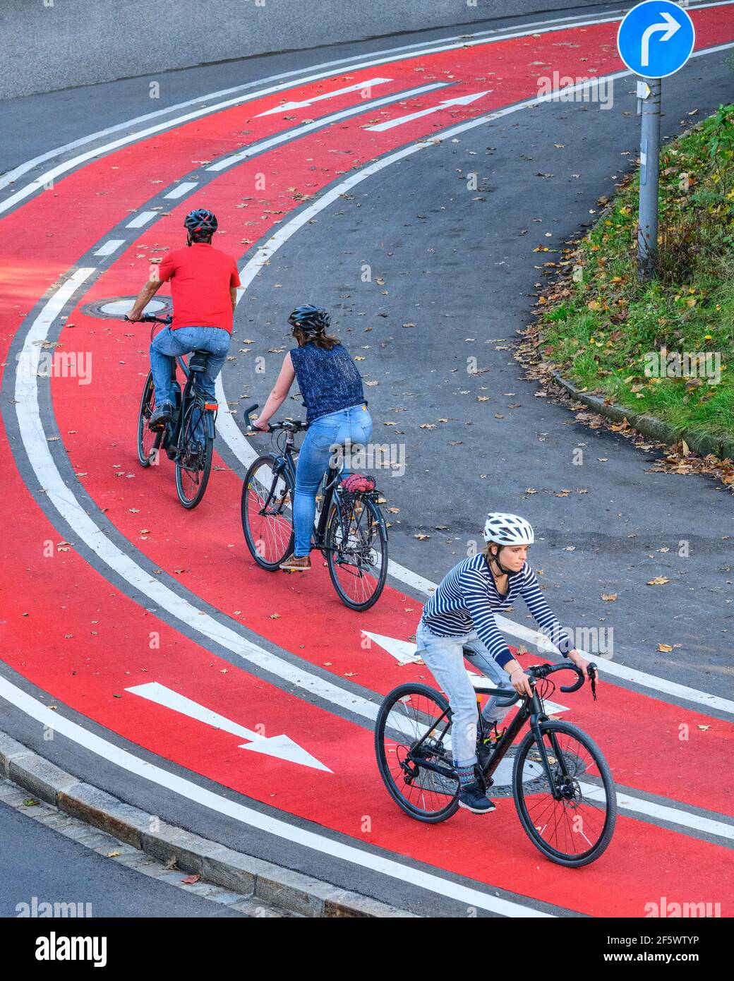 Bicycle marking on road hi-res stock photography and images - Alamy