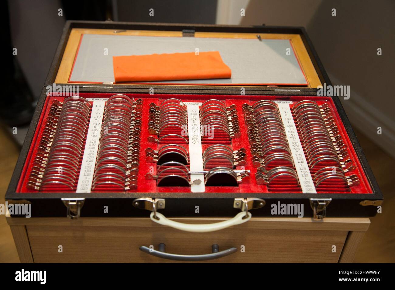 Test box hi-res stock photography and images - Alamy