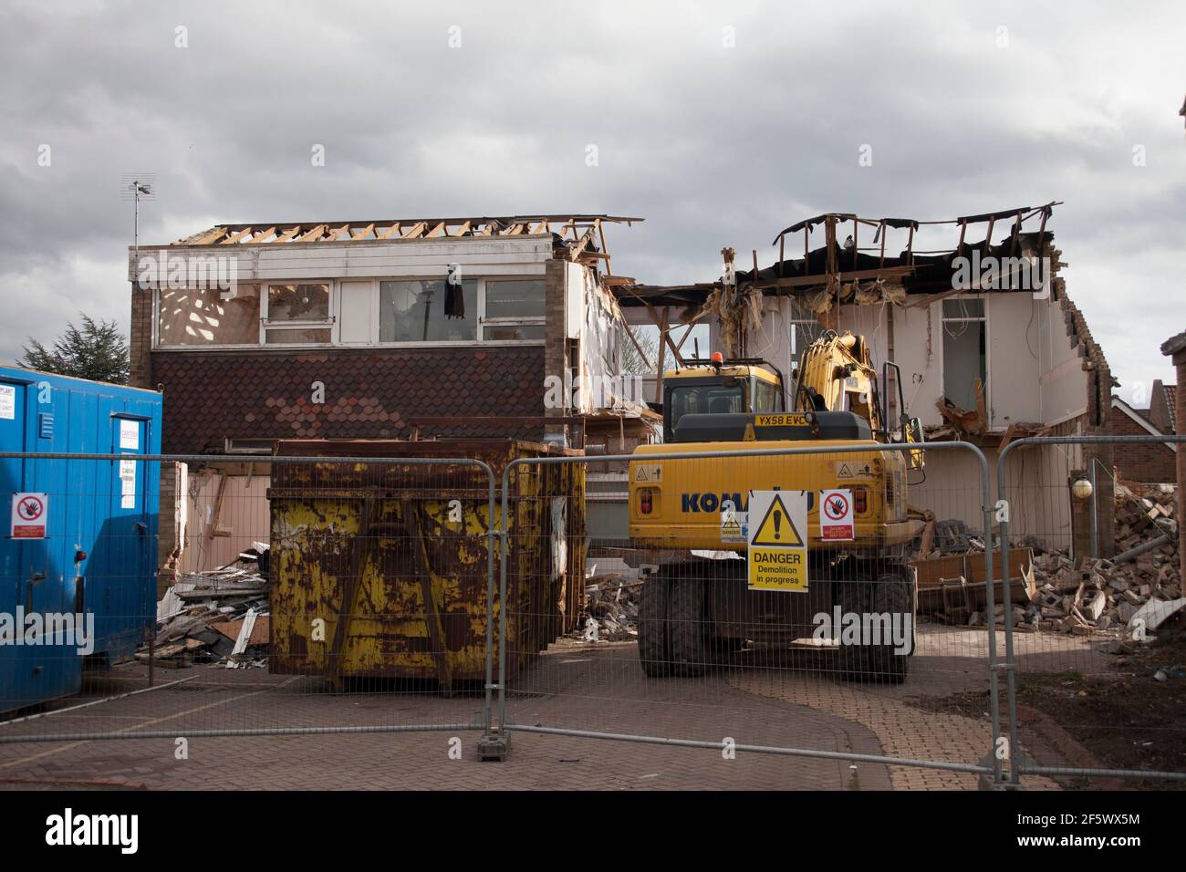 Demolition of 1960s building Stock Photo - Alamy