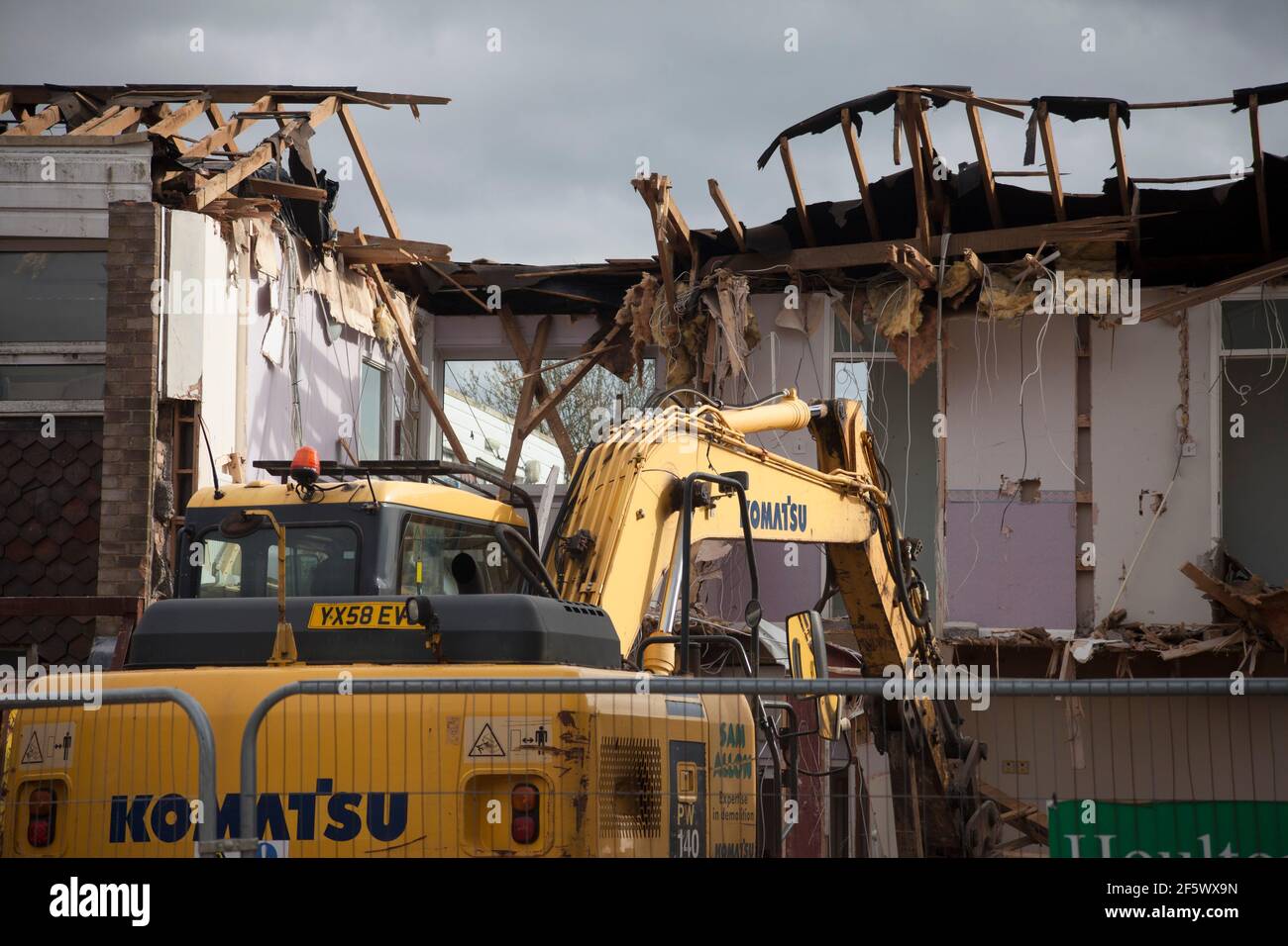 Demolition of 1960s building Stock Photo - Alamy