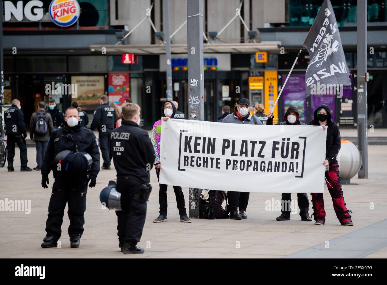 Right wing propaganda hi-res stock photography and images - Alamy