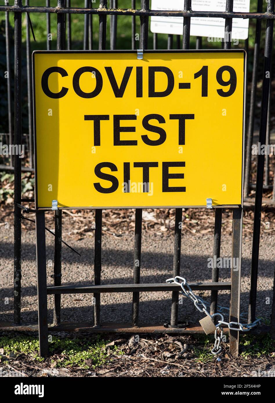 Covid-19 test site sign outside a temporary testing centre Stock Photo ...
