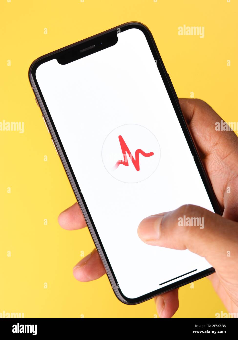 Apple watch heart monitor hi-res stock photography and images - Alamy