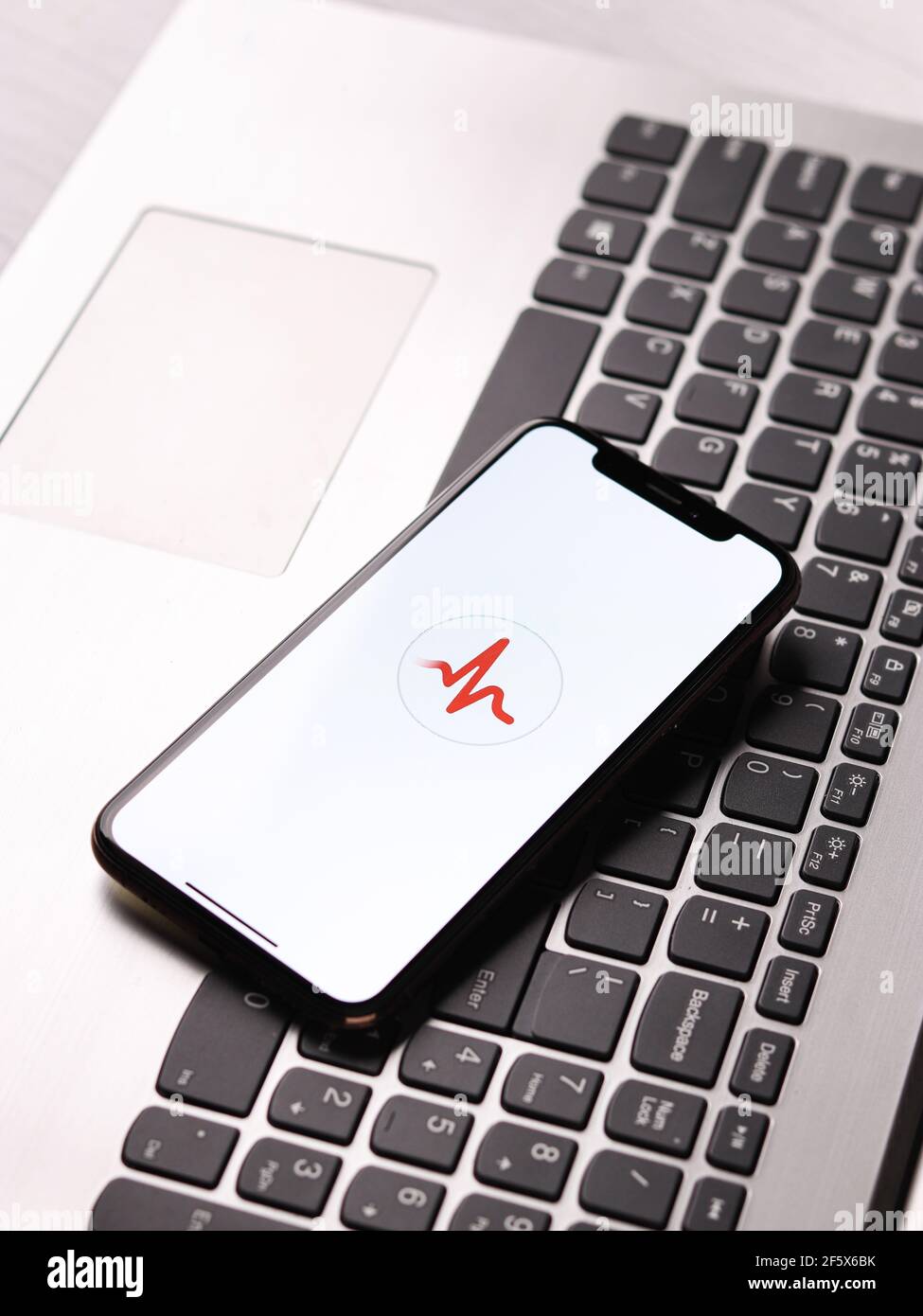 Apple watch heart monitor hi-res stock photography and images - Alamy