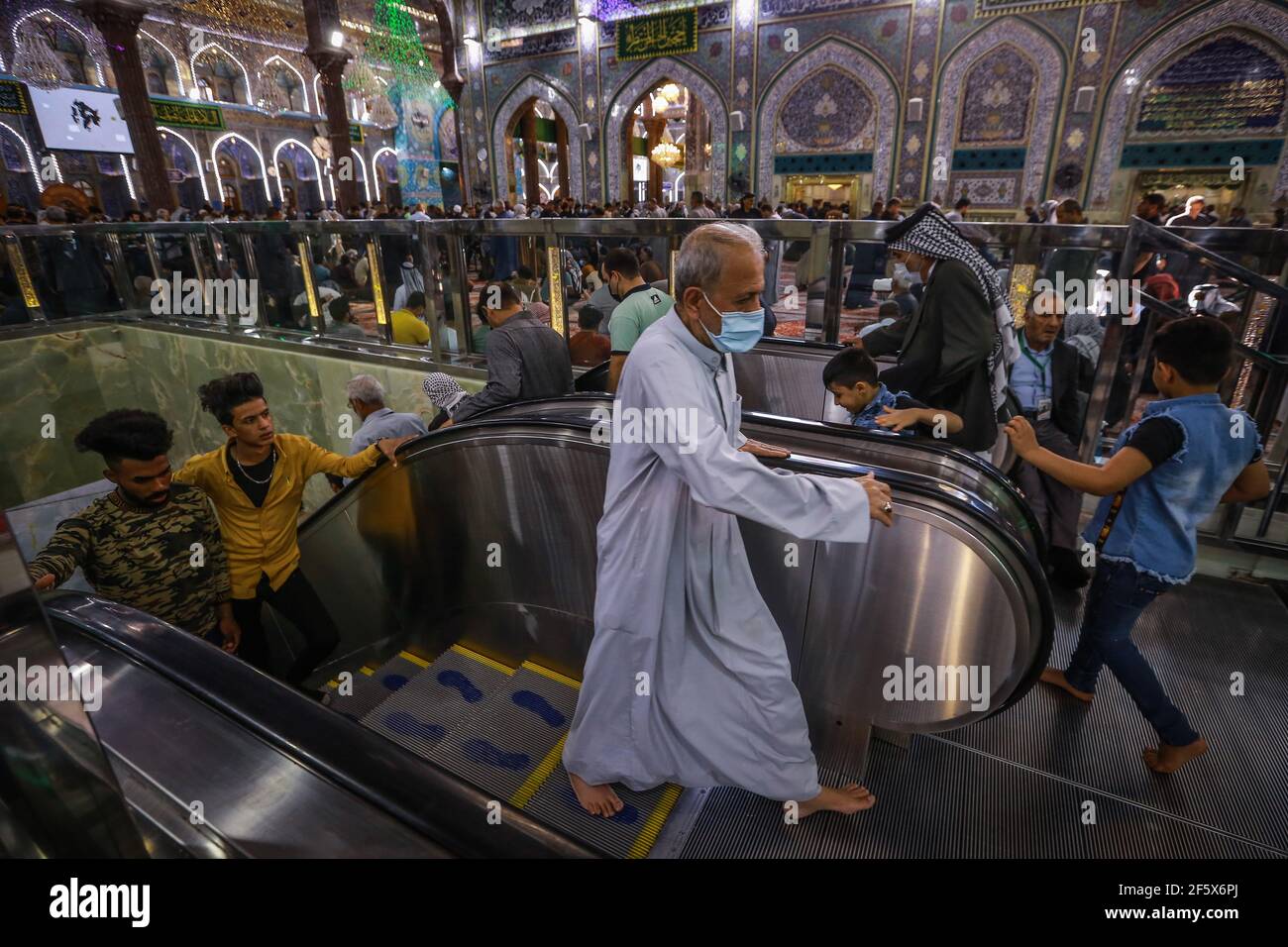 Imam al husayn in karbala hi-res stock photography and images - Alamy