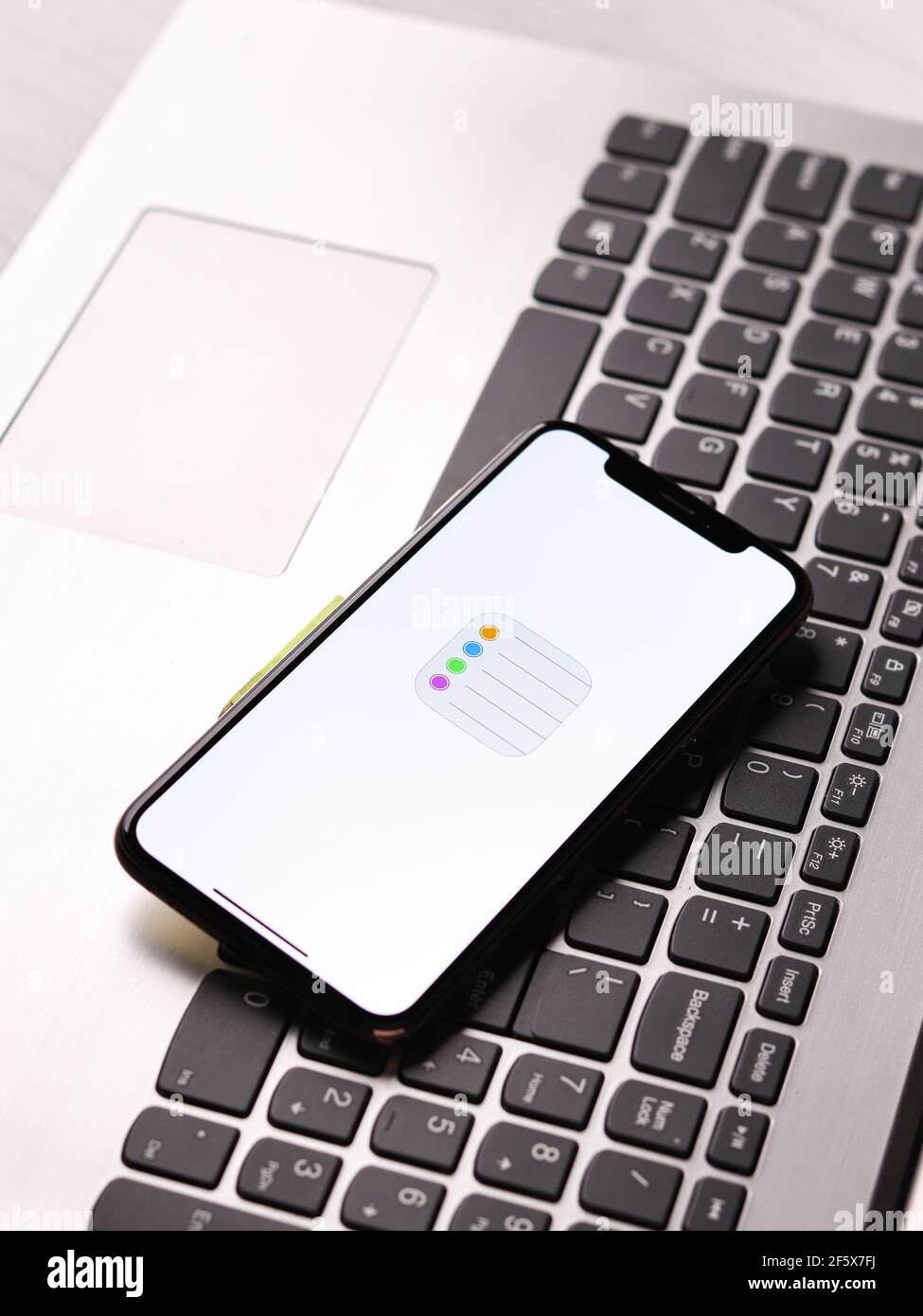 Apple reminders logo hi-res stock photography and images - Alamy