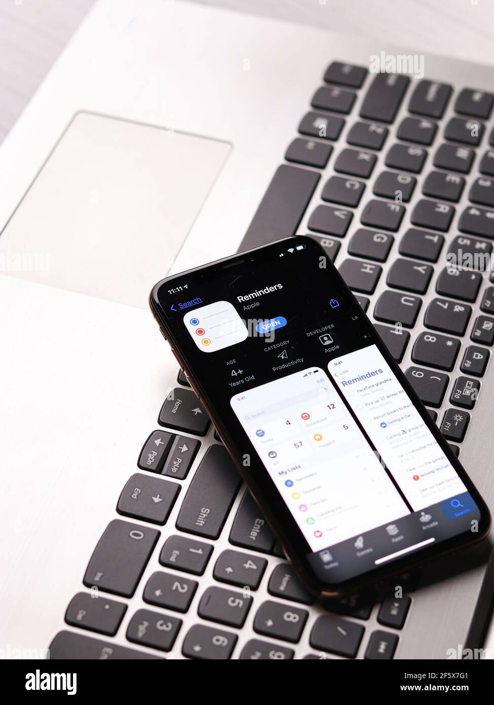 Apple reminders logo hi-res stock photography and images - Alamy