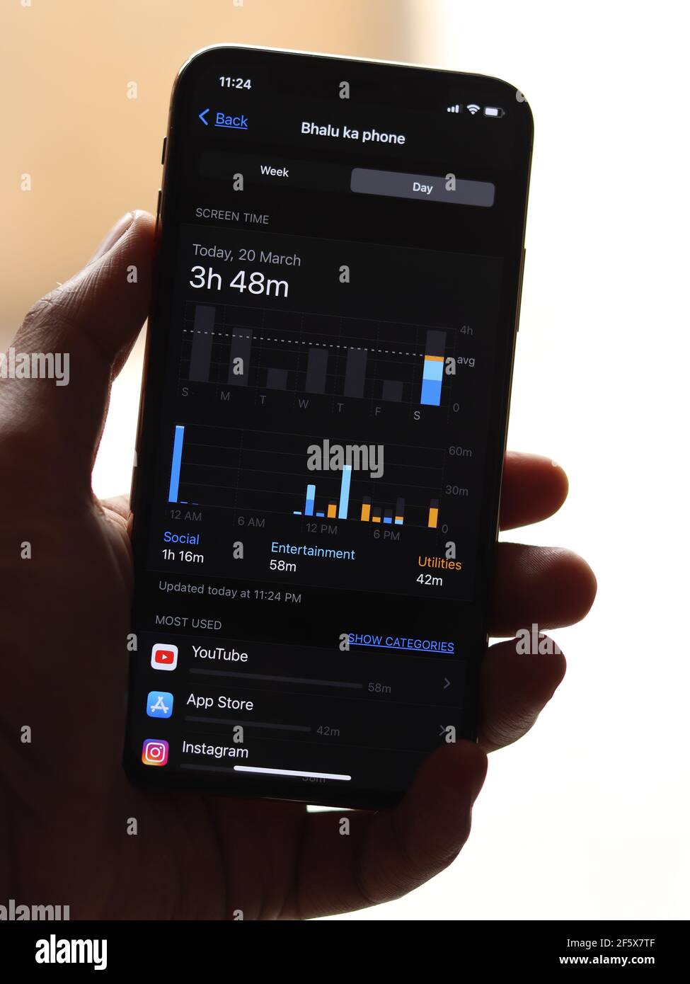 Mobile games infographics hi-res stock photography and images - Alamy