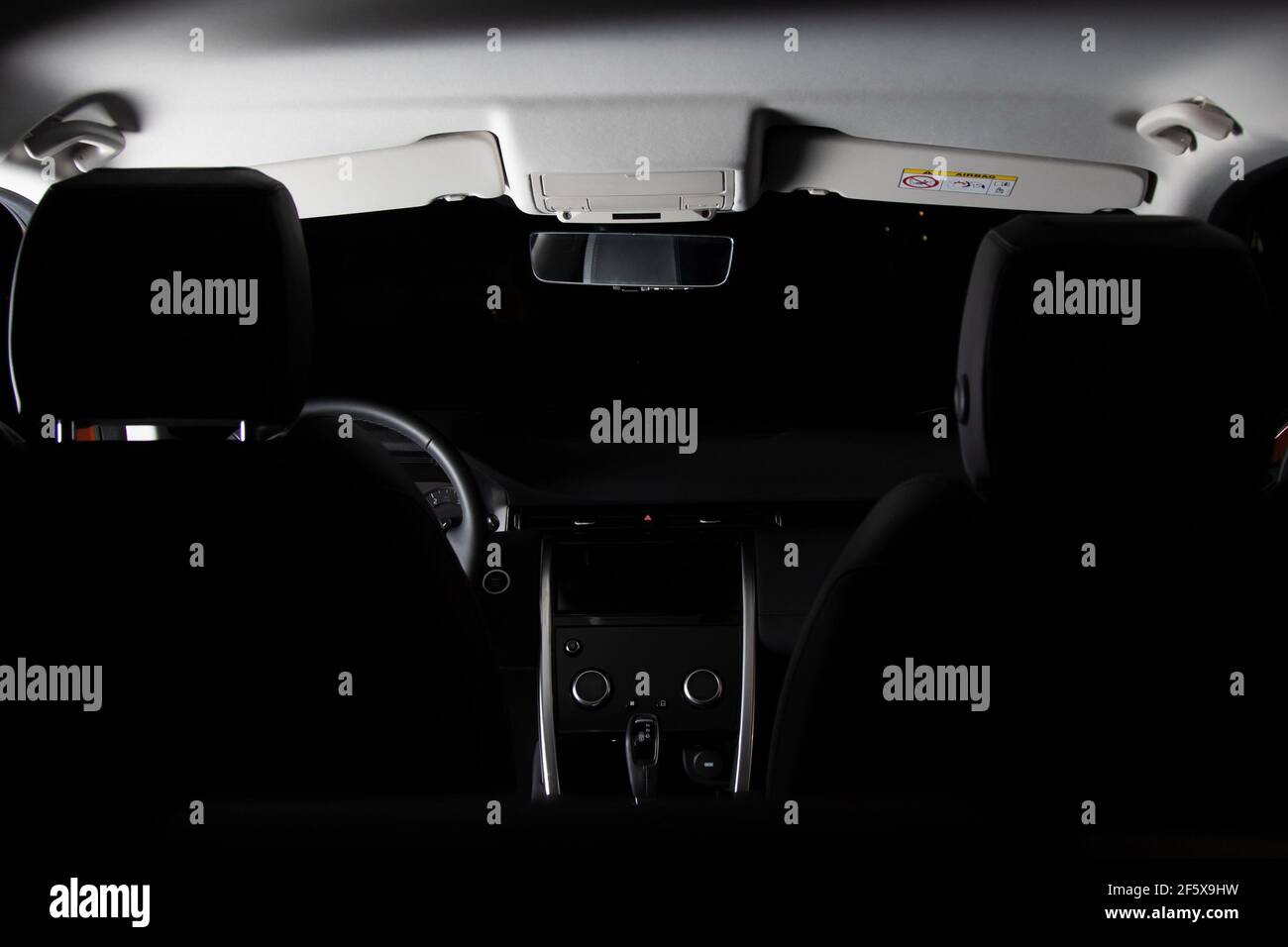 Land rover discovery dashboard hi-res stock photography and images - Alamy