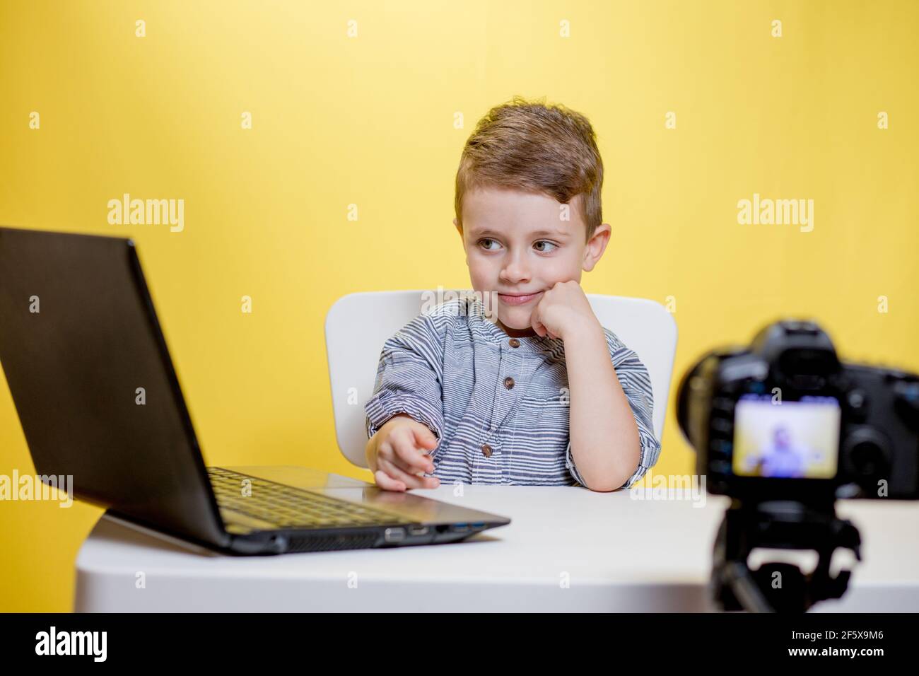 Kid youtuber hi-res stock photography and images - Alamy