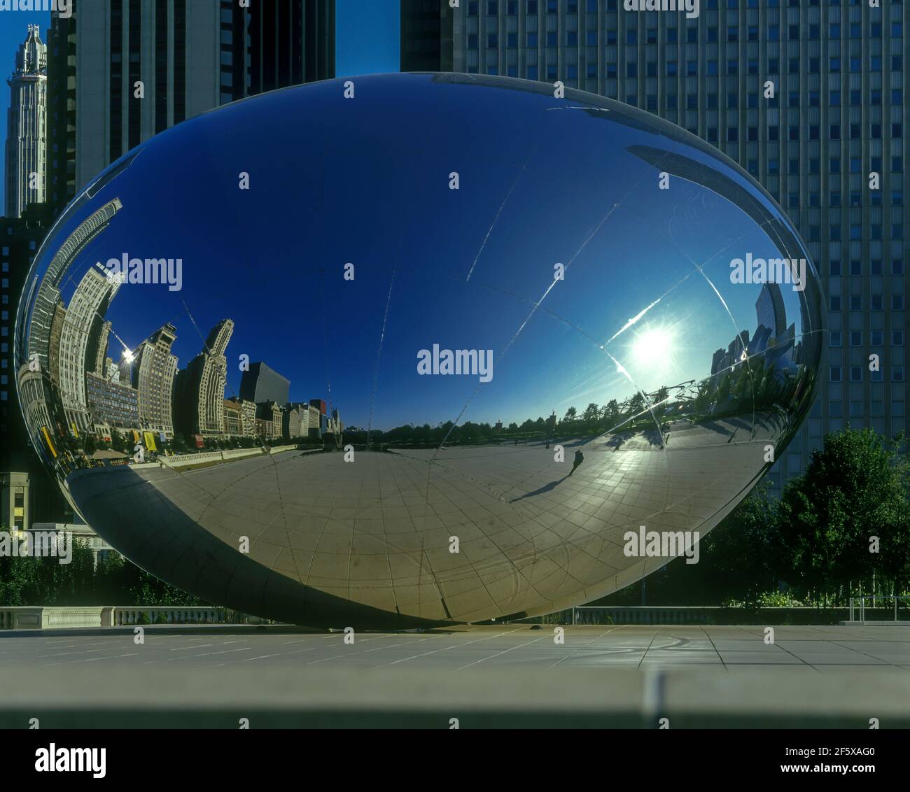 2004 HISTORICAL REFLECTIONS CLOUD GATE SCULPTURE (©ANISH KAPOOR 2004 ...