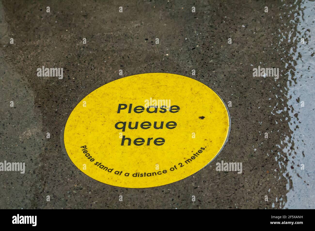 Please Queue High Resolution Stock Photography and Images - Alamy