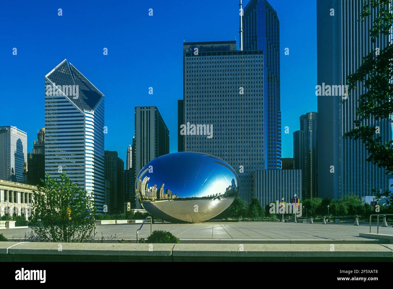 2004 HISTORICAL REFLECTIONS CLOUD GATE SCULPTURE (©ANISH KAPOOR 2004 ...
