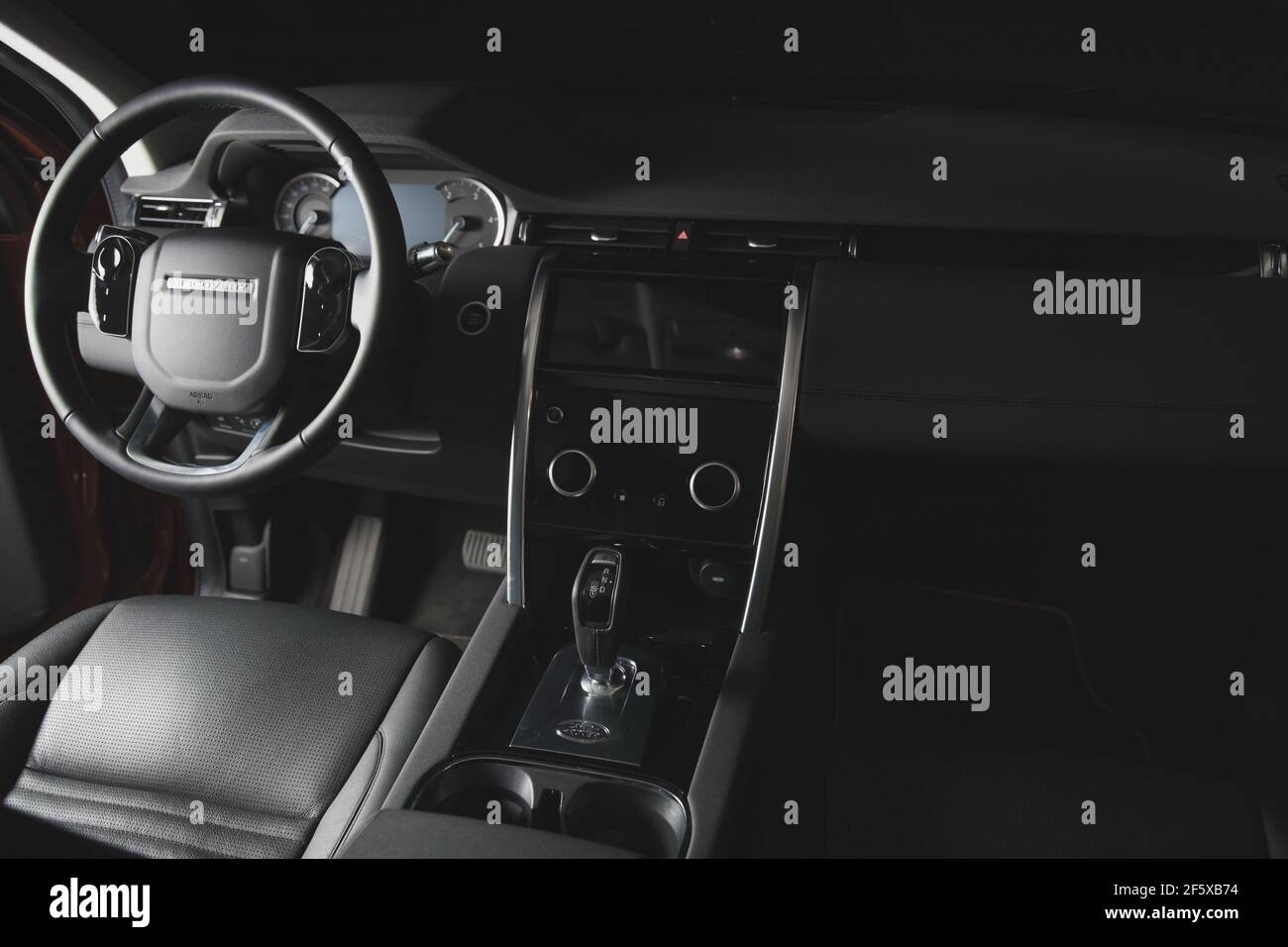 Land rover discovery dashboard hi-res stock photography and images - Alamy