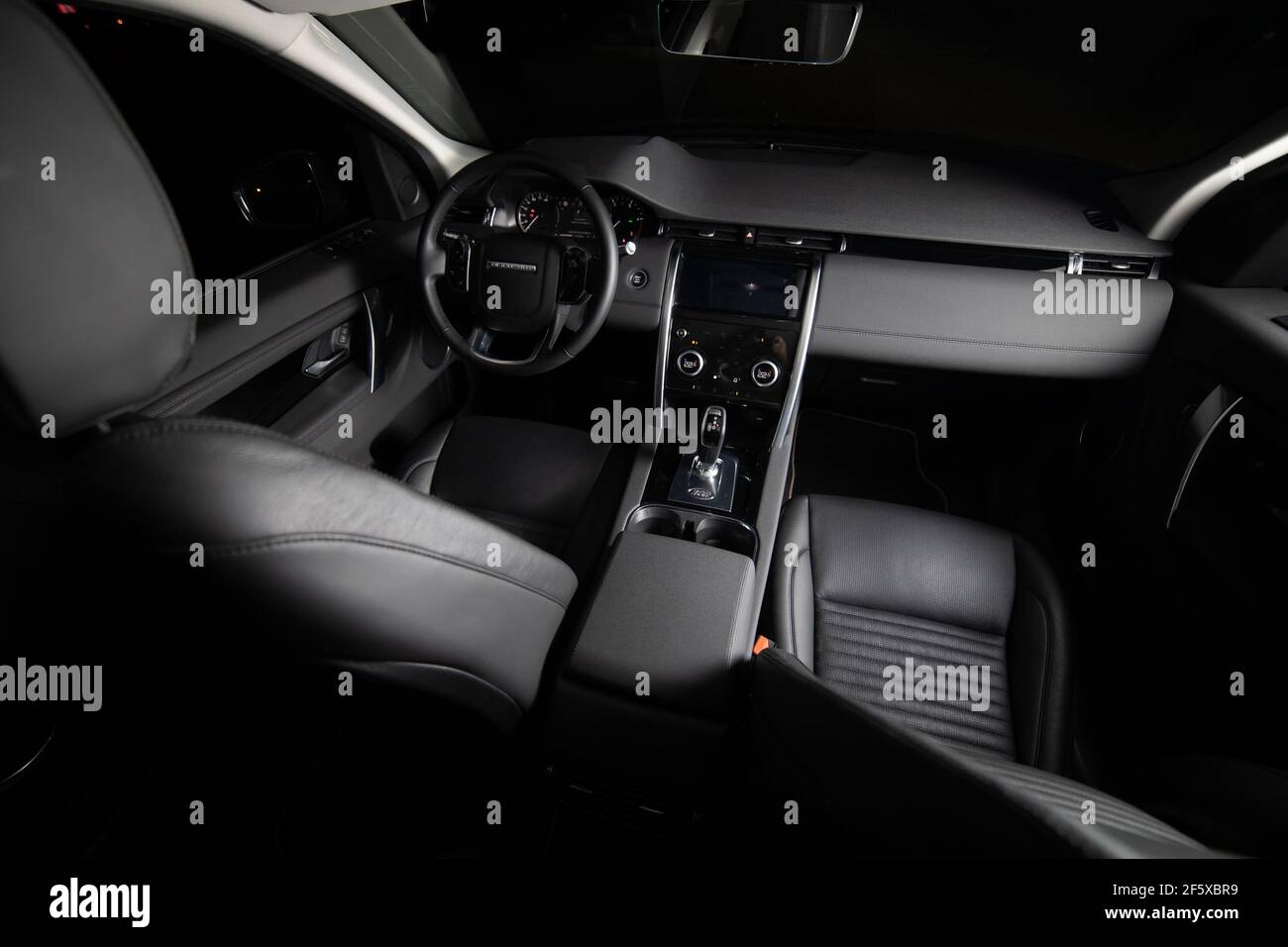 Land rover discovery dashboard hi-res stock photography and images - Alamy
