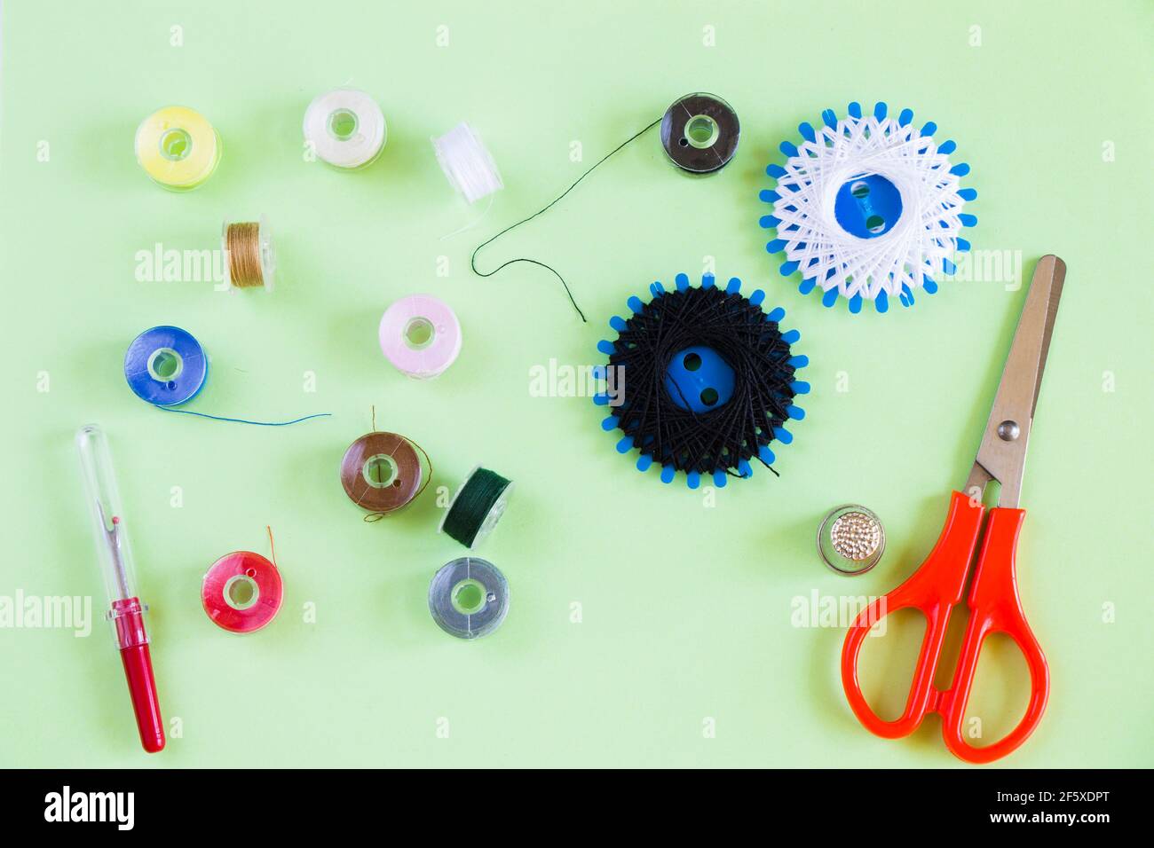 sew set, sew things, needle and saw and other things Stock Photo - Alamy