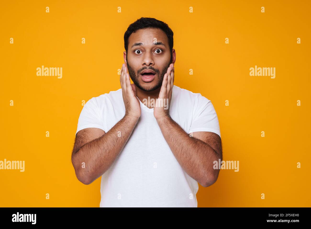 Hands grabbing face hi-res stock photography and images - Alamy