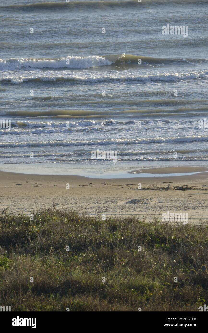 Beach and ocean waves on a Texas beach Stock Photo - Alamy
