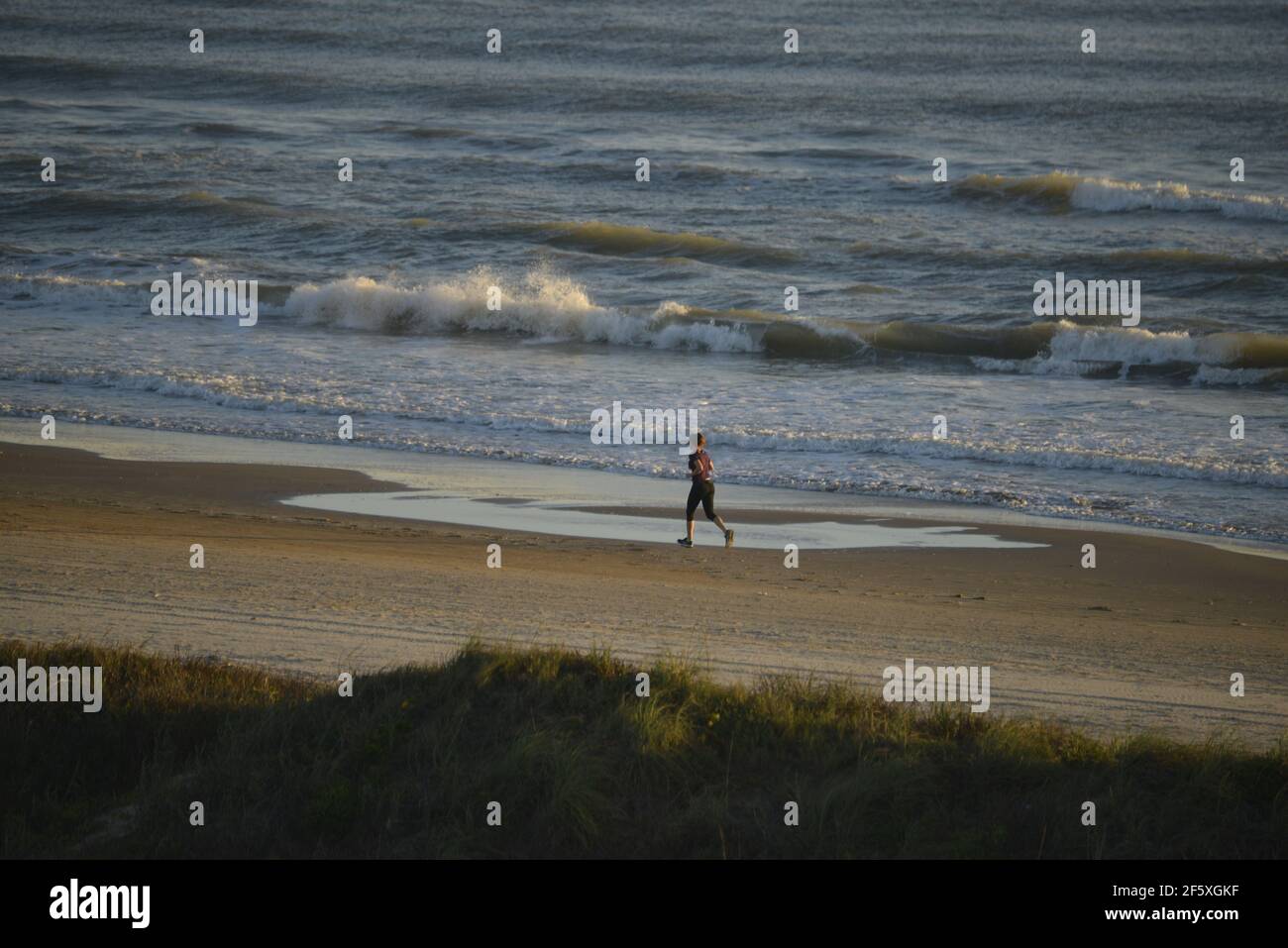 Beach and ocean waves on a Texas beach Stock Photo - Alamy