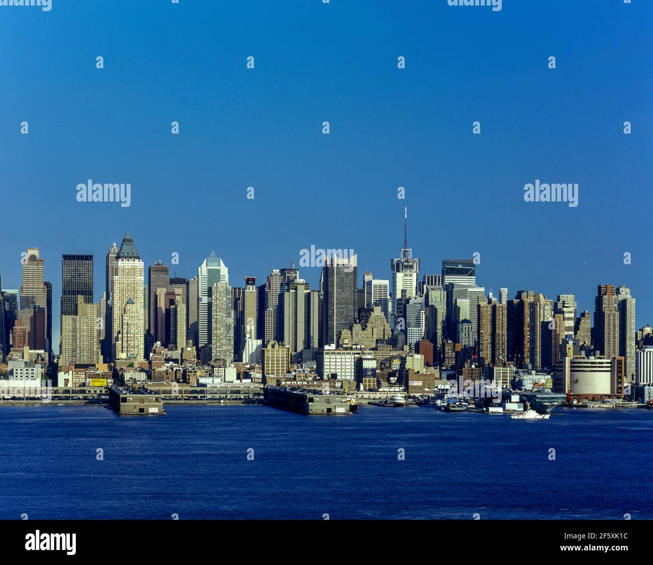2004 HISTORICAL MIDTOWN MANHATTAN SKYLINE NEW YORK CITY USA Stock Photo ...