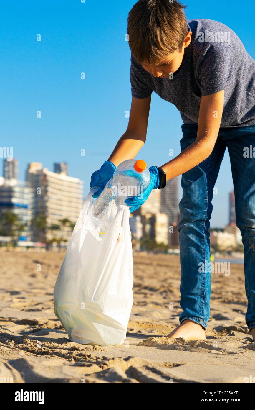 Boy picking up rubbish hi-res stock photography and images - Alamy