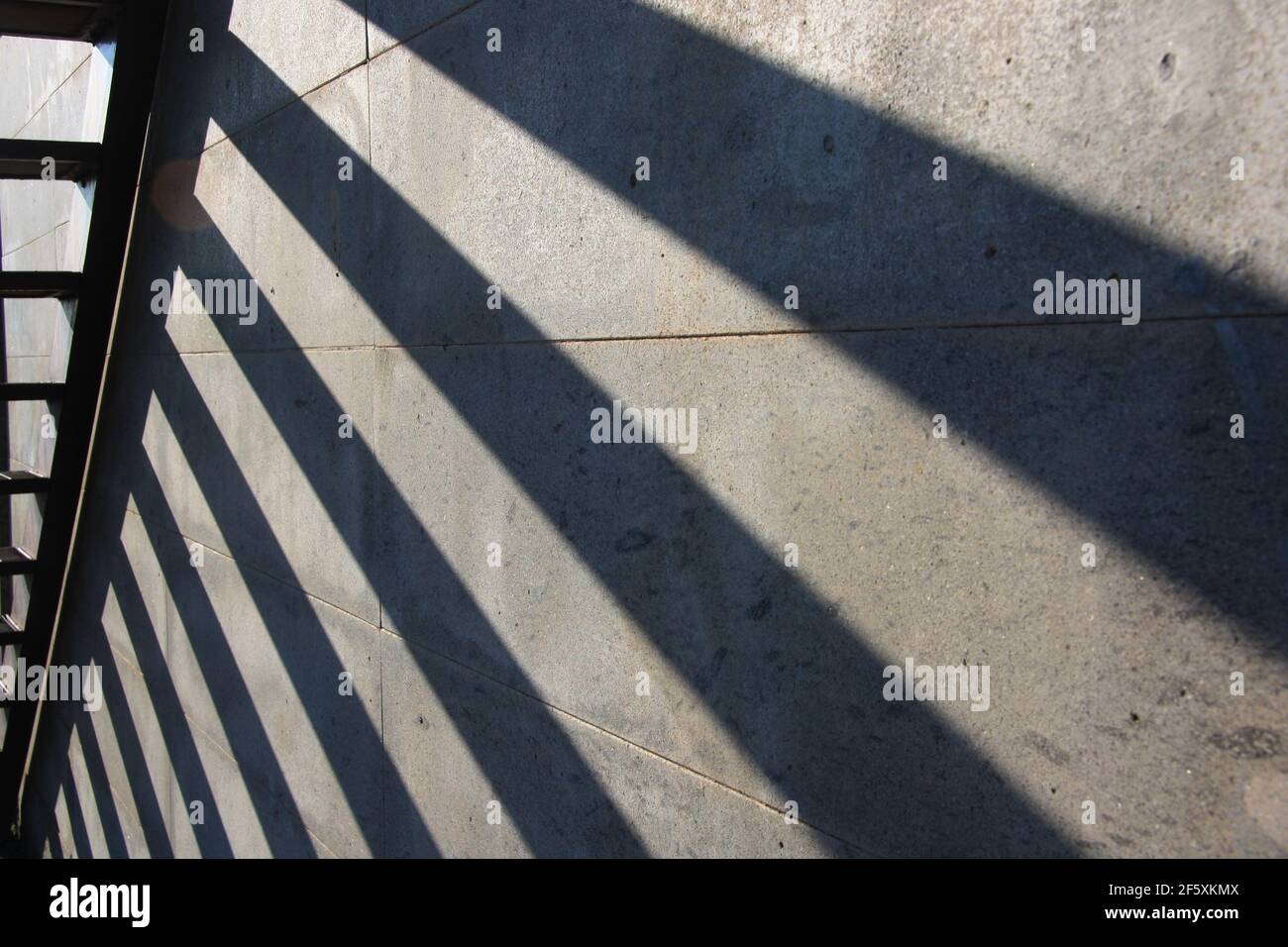 Black shadow line outside hi-res stock photography and images - Alamy