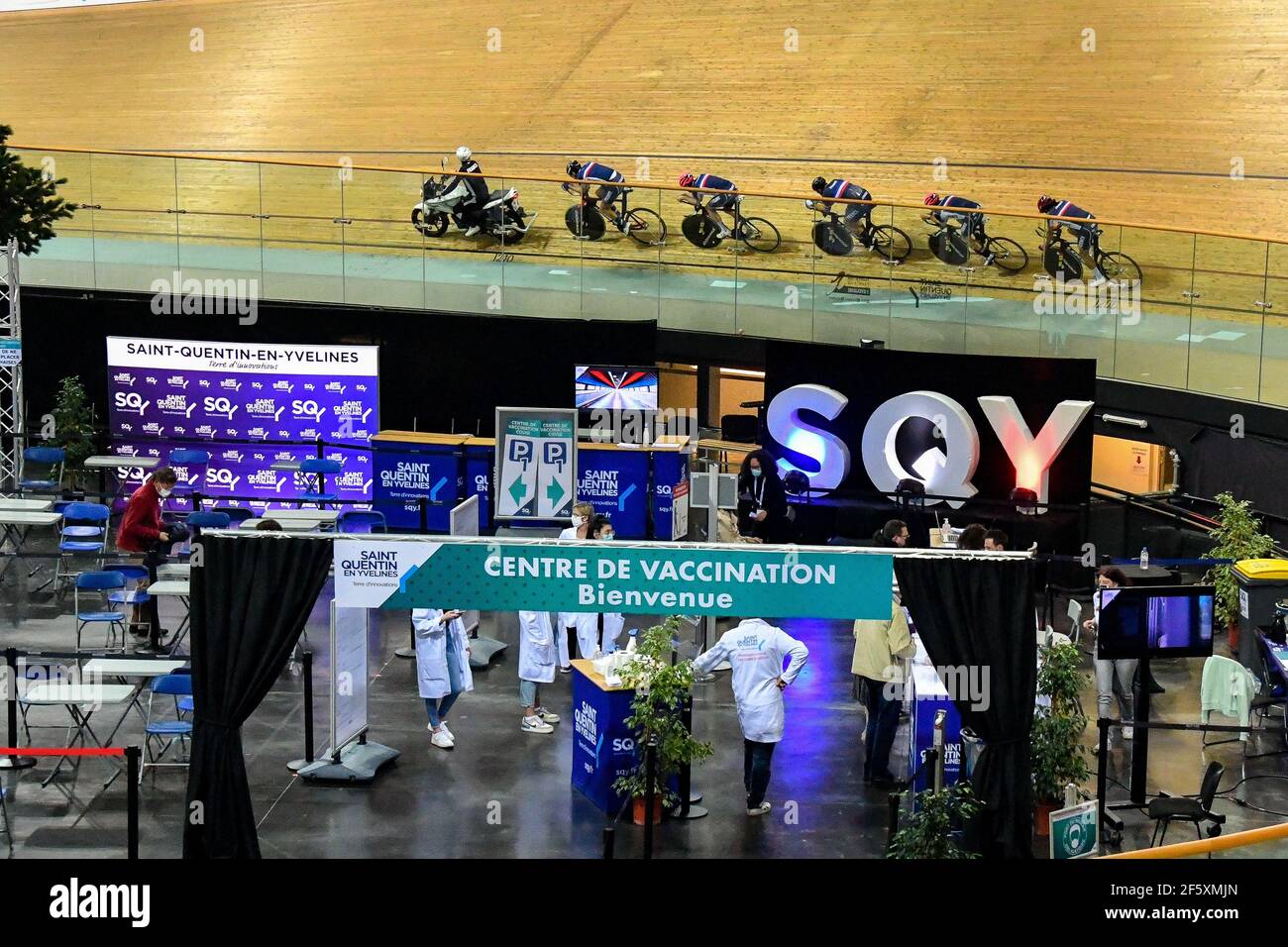 Training of the French track cycling team during mass vaccination ...