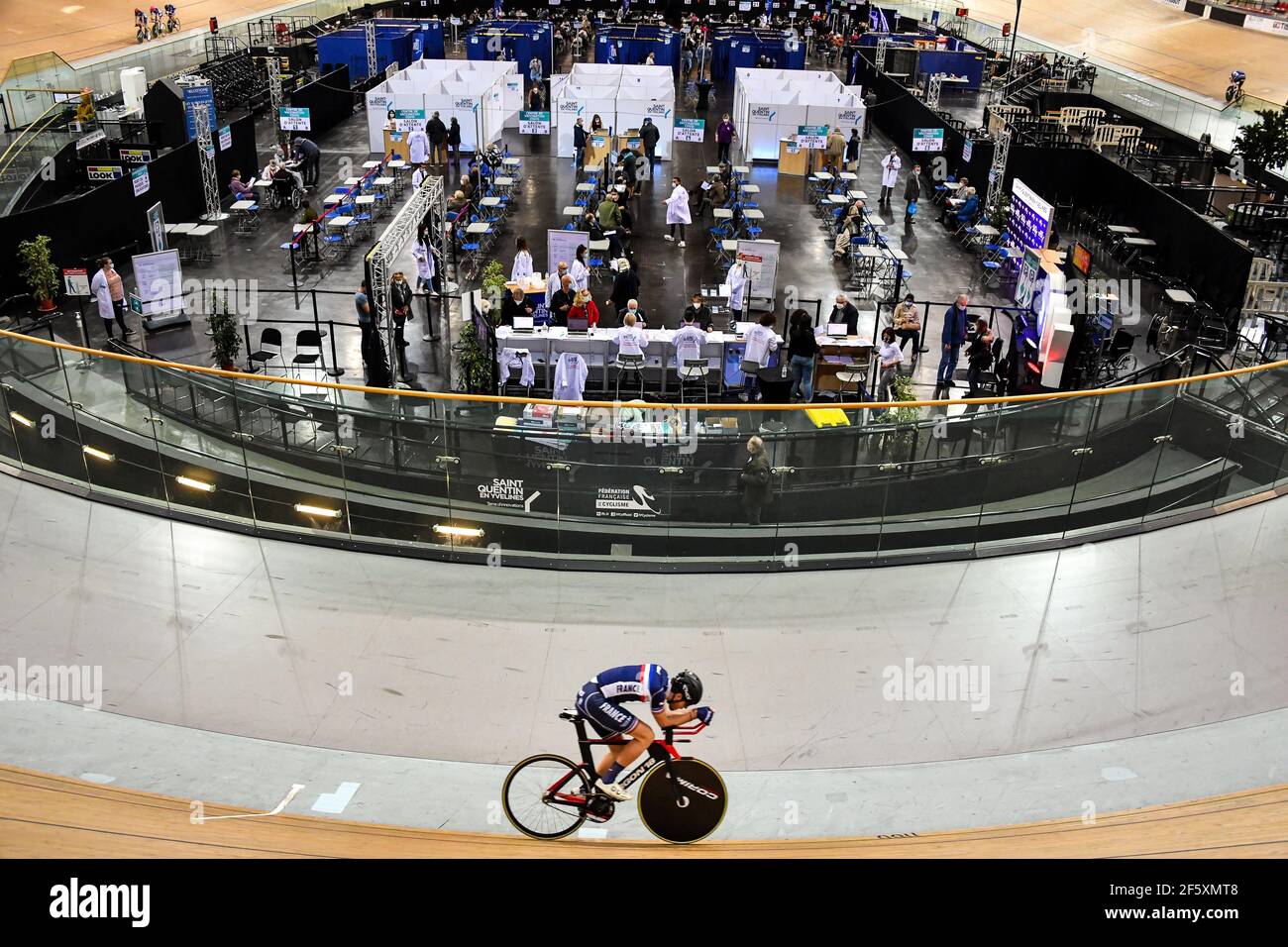 Training of the French track cycling team during mass vaccination ...