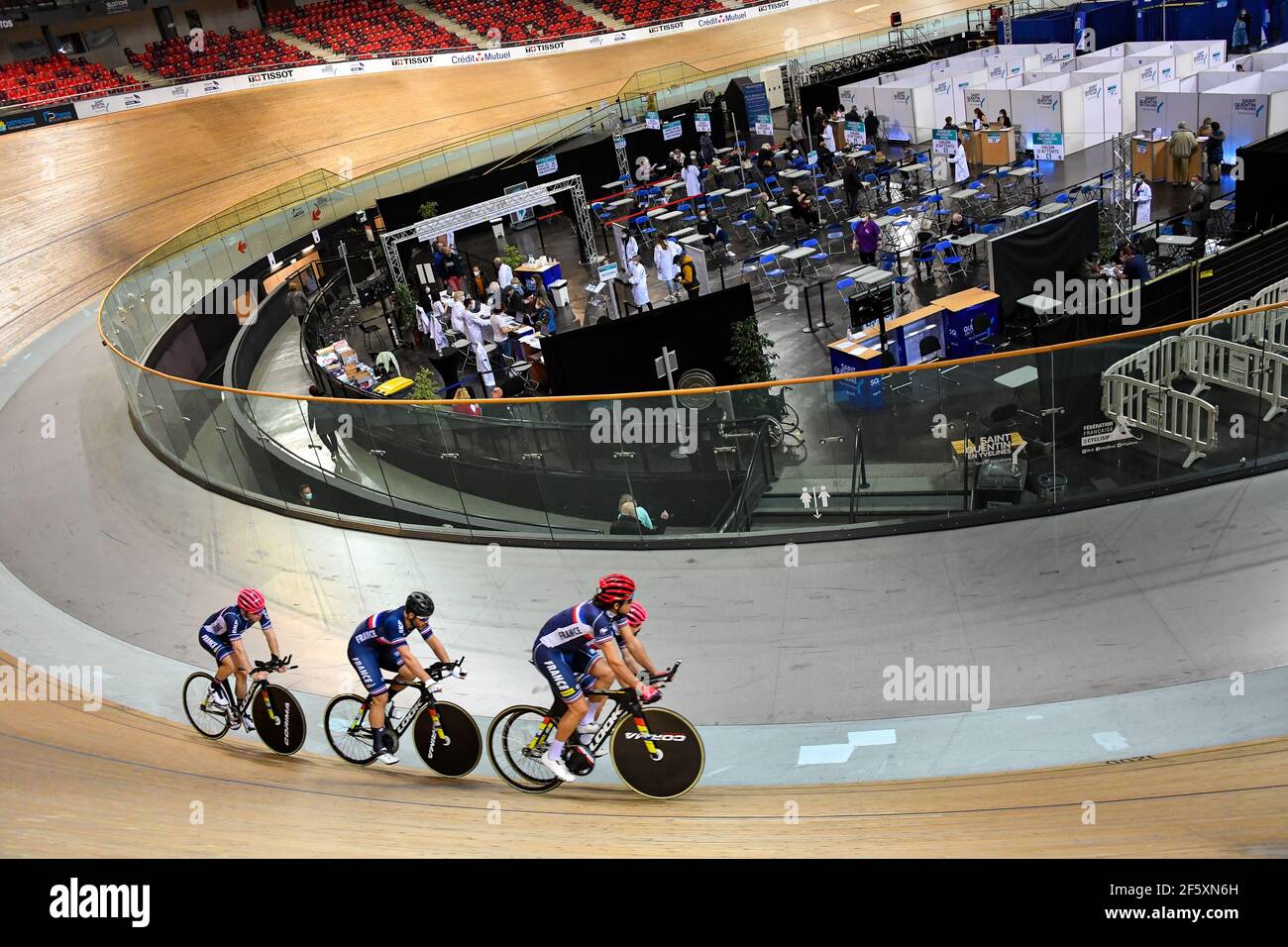 Training of the French track cycling team during mass vaccination ...