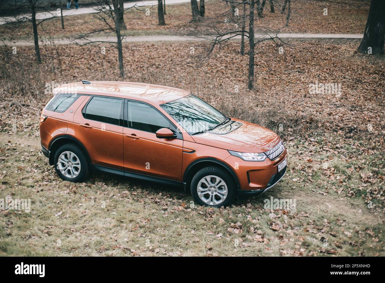 New range rover side view hi-res stock photography and images - Alamy