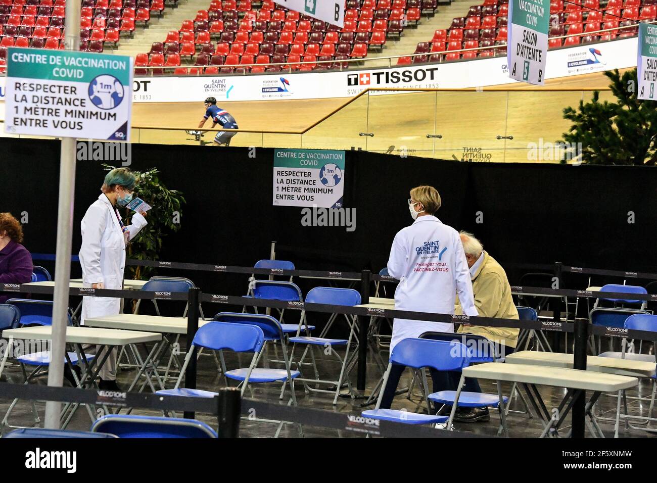 Training of the French track cycling team during mass vaccination ...