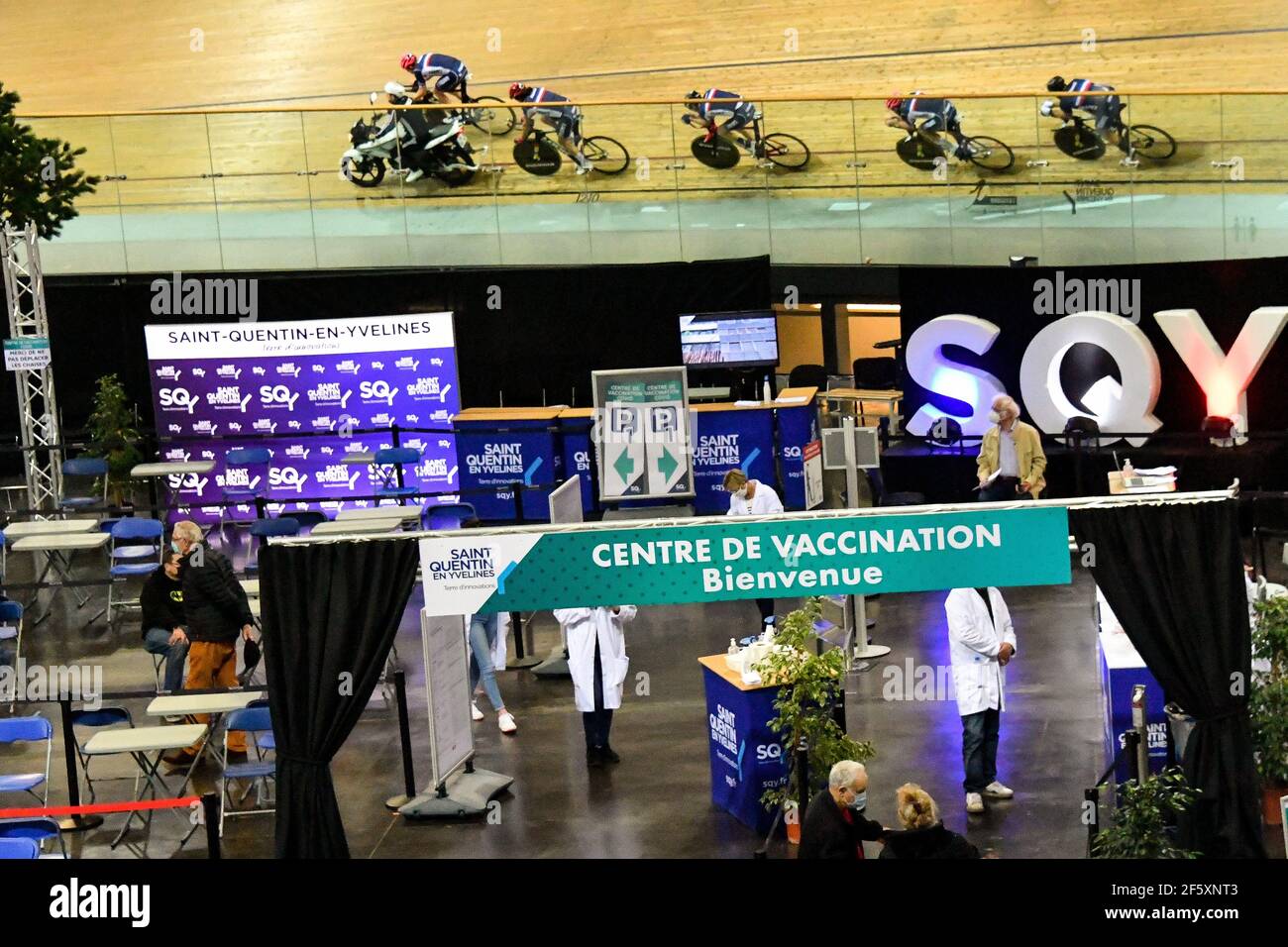 Training of the French track cycling team during mass vaccination ...