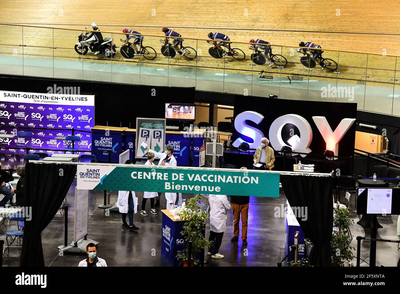 Training of the French track cycling team during mass vaccination ...